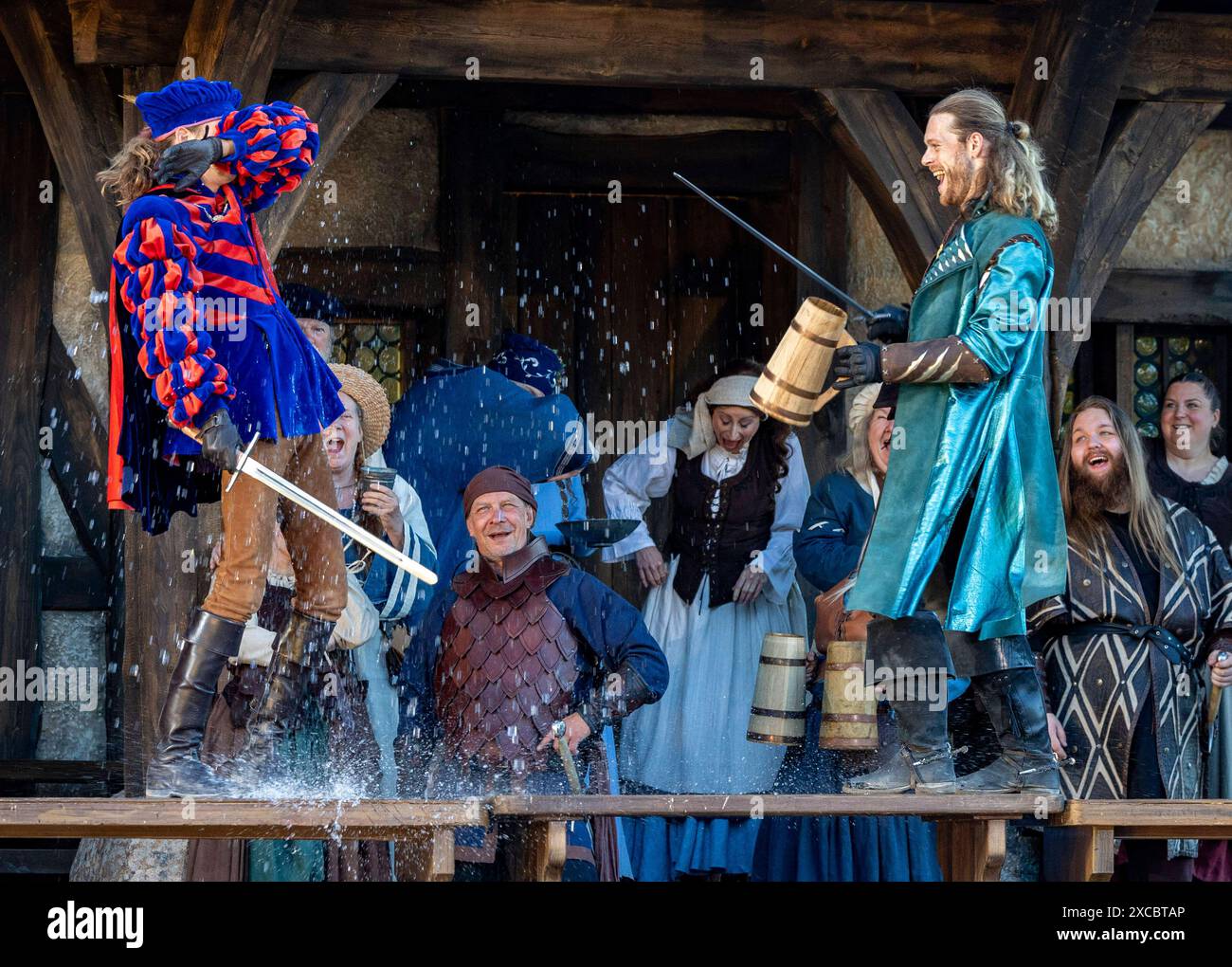 Premiere der Stoertebeker Festspiele 2024 Die Schauspieler Viktor ...