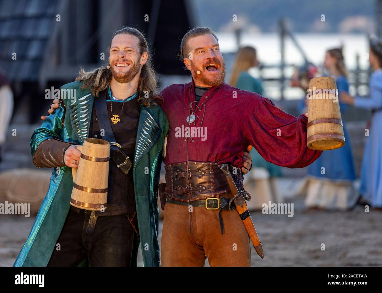 Premiere der Stoertebeker Festspiele 2024 Die Schauspieler Moritz ...