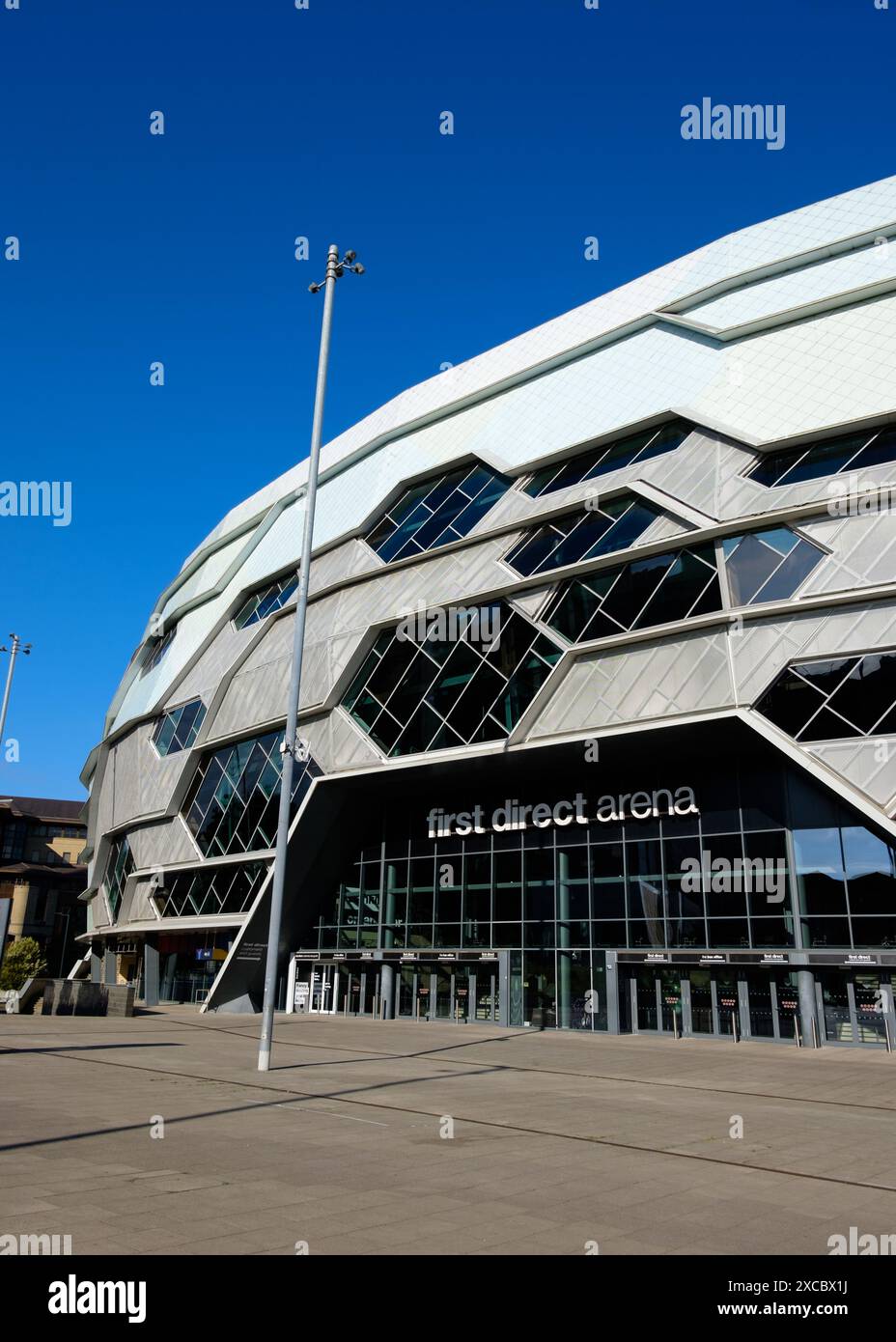 Large glass doors hi-res stock photography and images - Alamy
