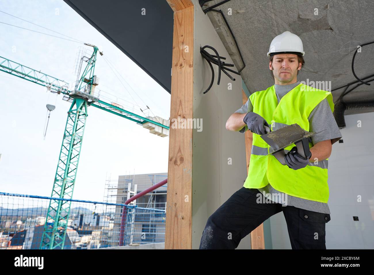 Mason with trowel, Bricklayer with personal protective equipment, PPE ...