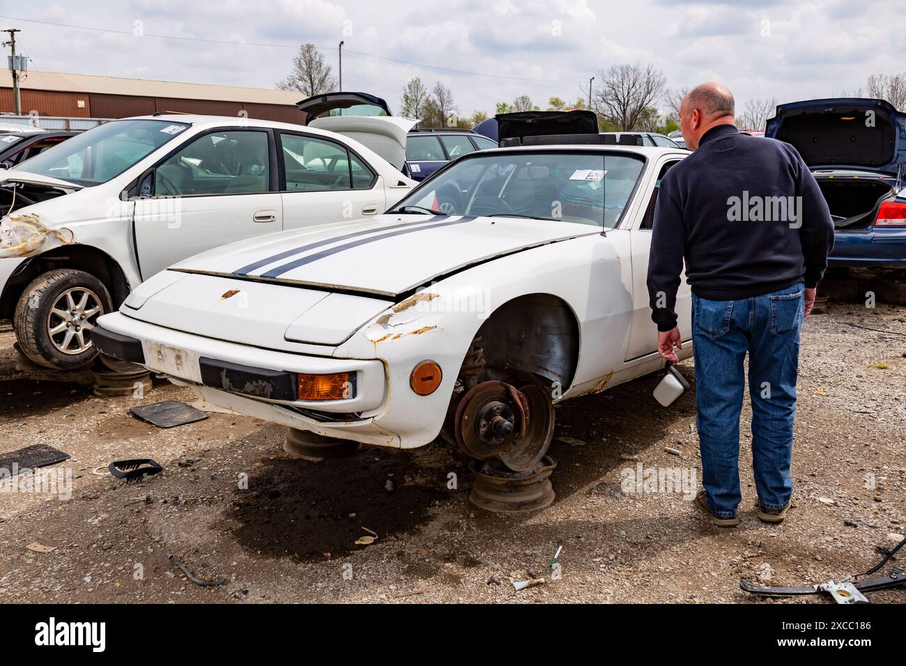 Car junk yard us hi-res stock photography and images - Alamy