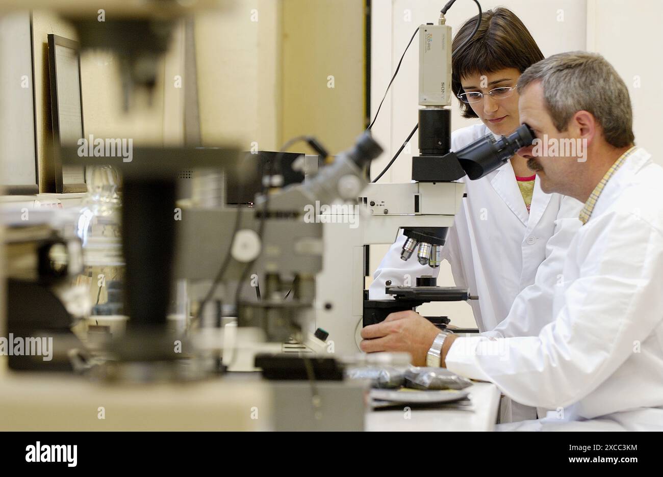 Microscope. Metallurgical laboratory. Metal Industry Stock Photo - Alamy