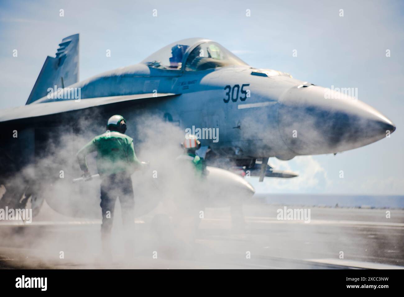 Catapult maintenance hi-res stock photography and images - Alamy