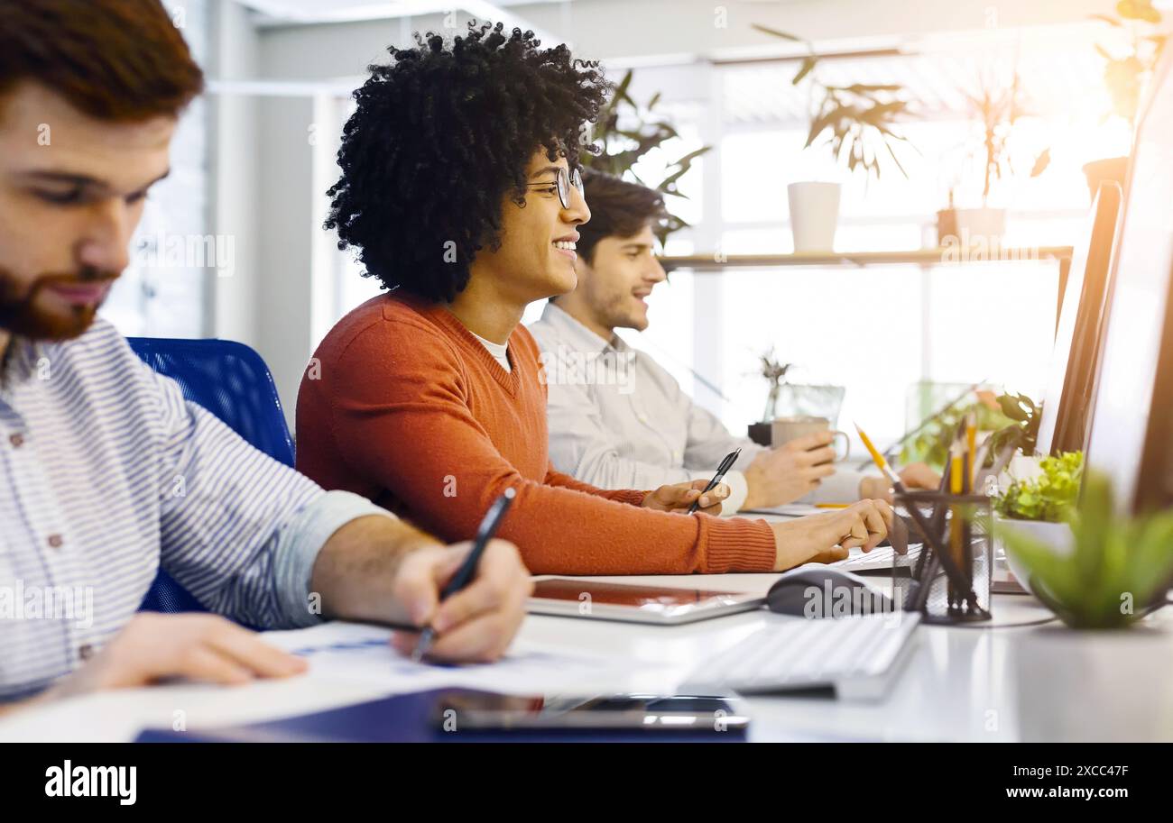 Coworking team people computer hi-res stock photography and images - Alamy