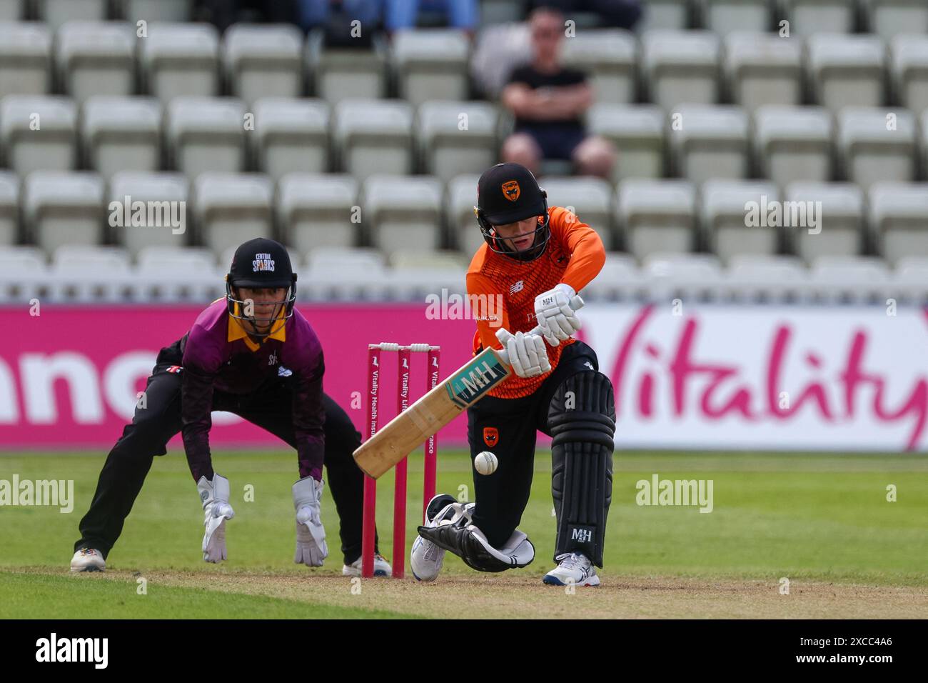 Charlie dean worcester cricket hi-res stock photography and images - Alamy