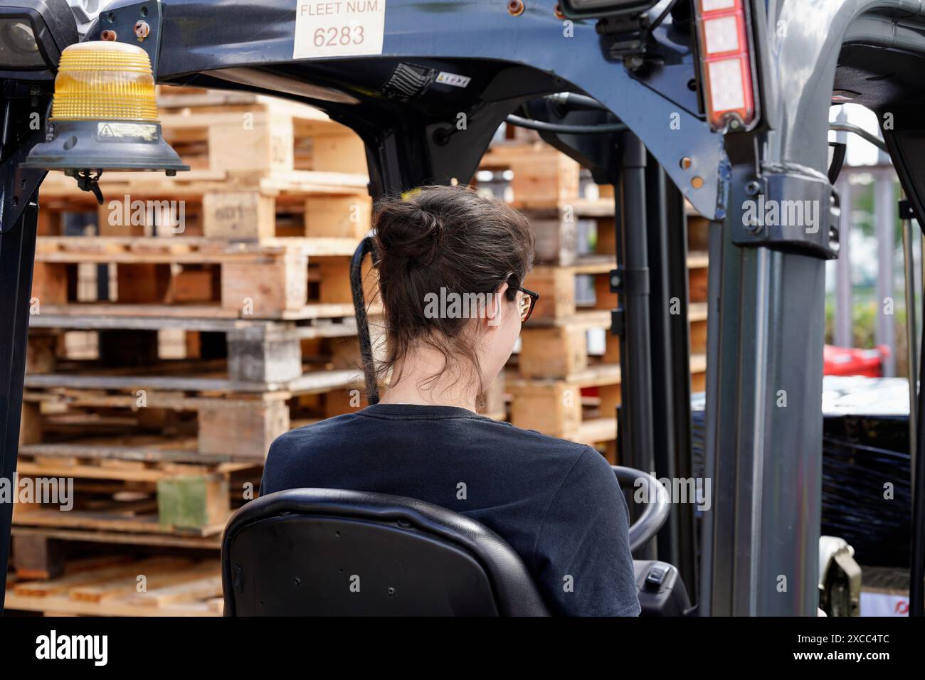 Forklift warehouse hi-res stock photography and images - Alamy