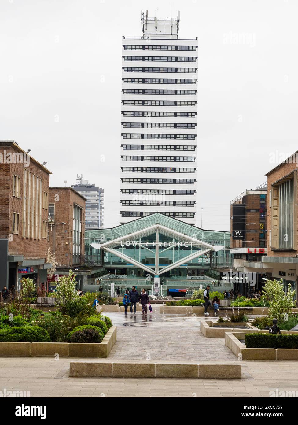 Coventry city precinct shopping centre hi-res stock photography and ...
