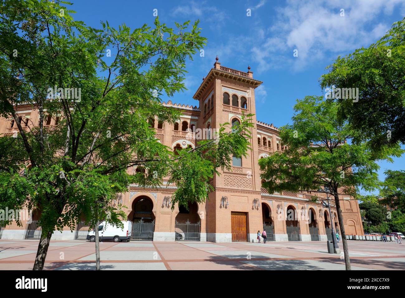 Fighting Bull, Plaza de Toros Las Ventas Square, Bullfighting arena ...