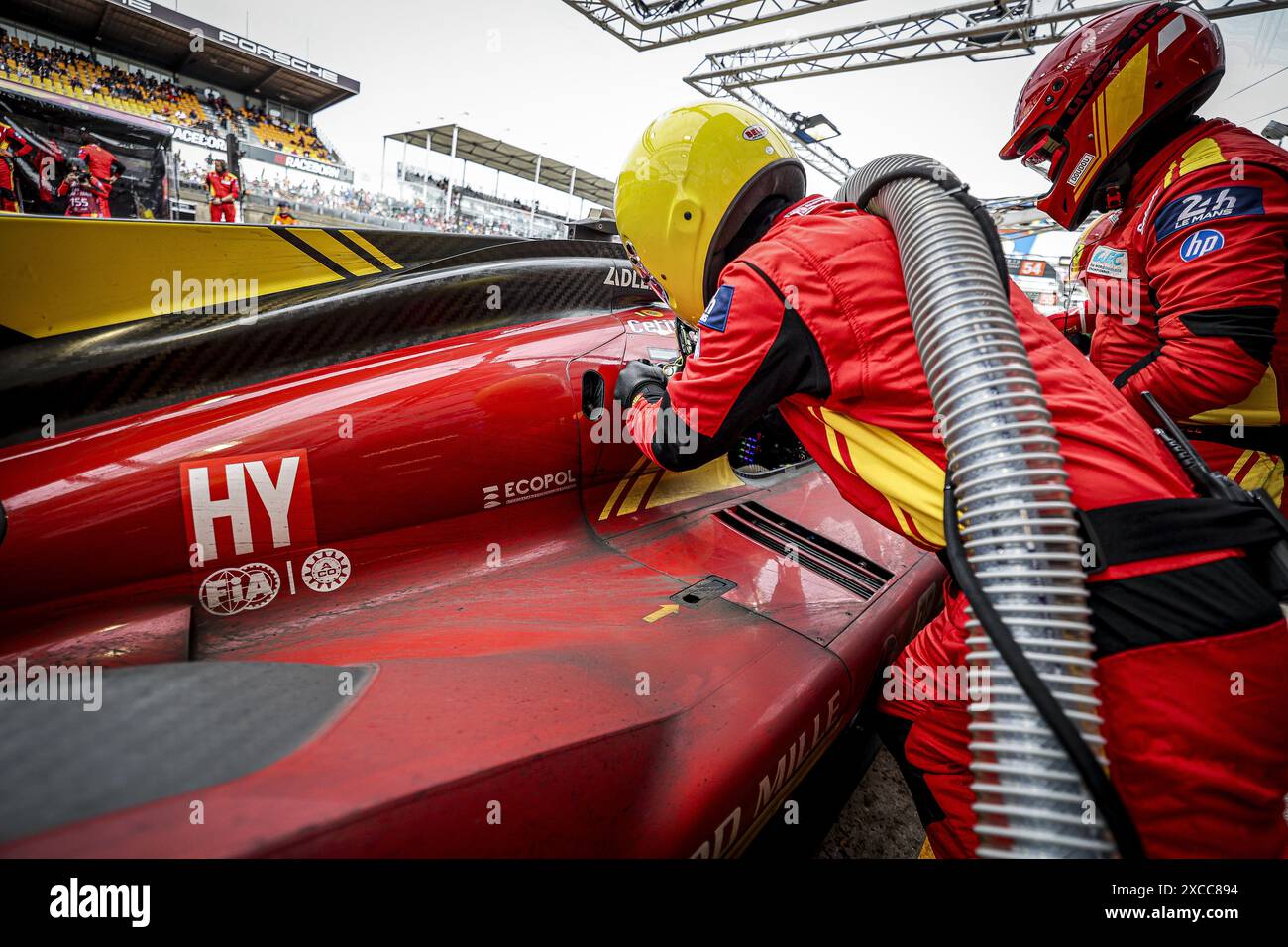 Le Mans, France. 16th June 2024. pitstop, arret aux stands, ravitaillement essence, refueling ...