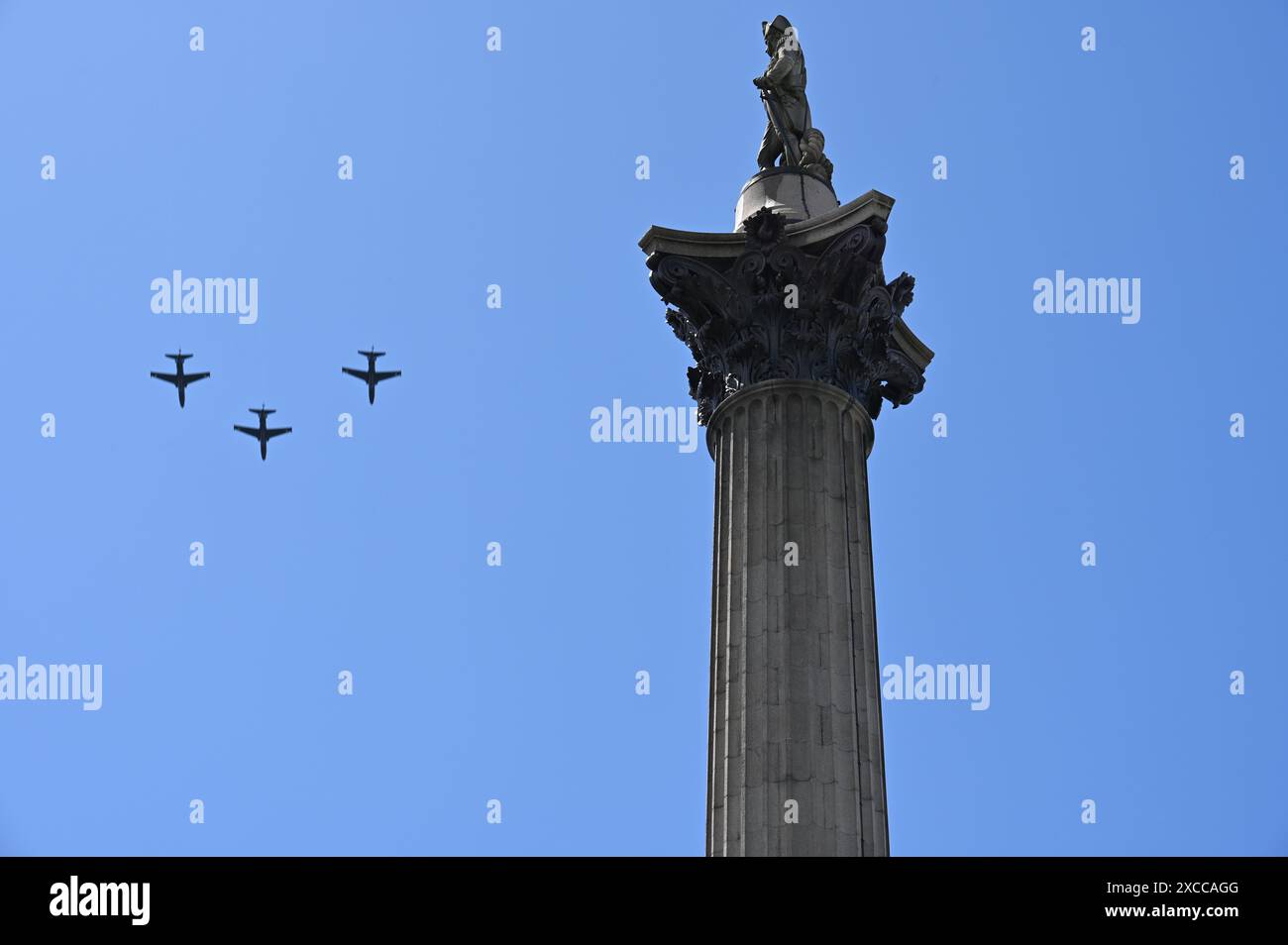 Trooping of colour flypast hi-res stock photography and images - Alamy