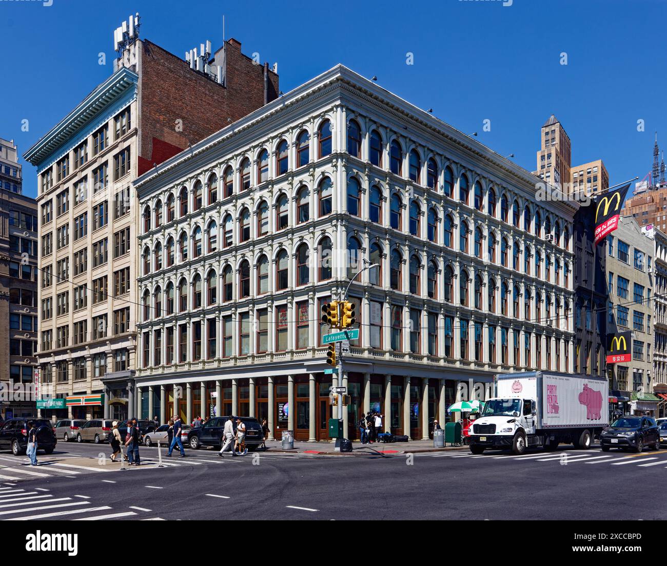 NYC Chinatown: Canal Street Market, 256 Canal Street, is a NYC landmark ...