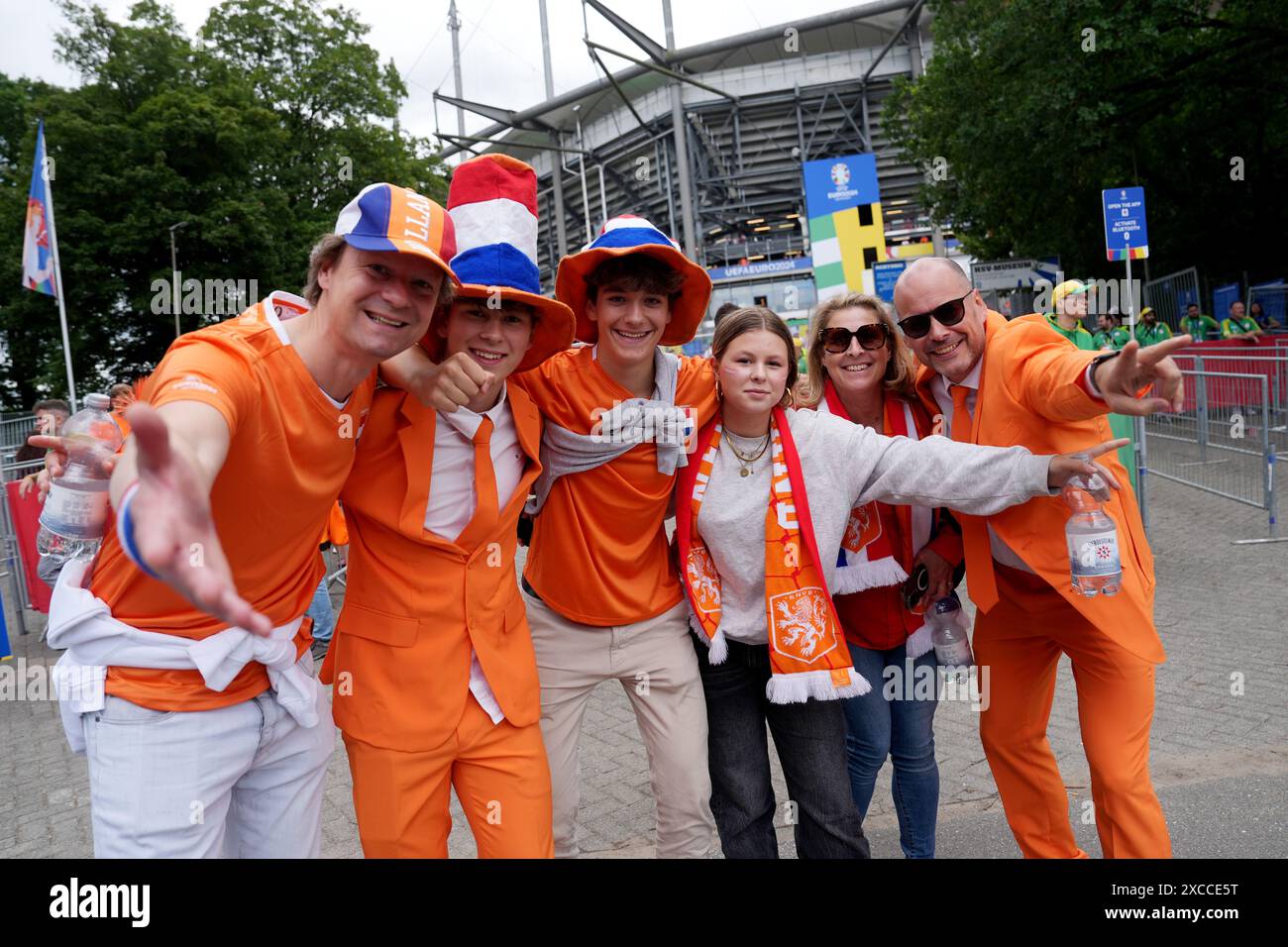 Dutch soccer fans hamburg hi-res stock photography and images - Alamy