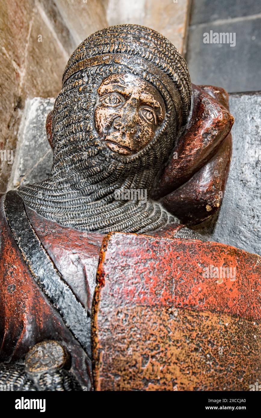 Cross legged knight worcester cathedral hi-res stock photography and ...