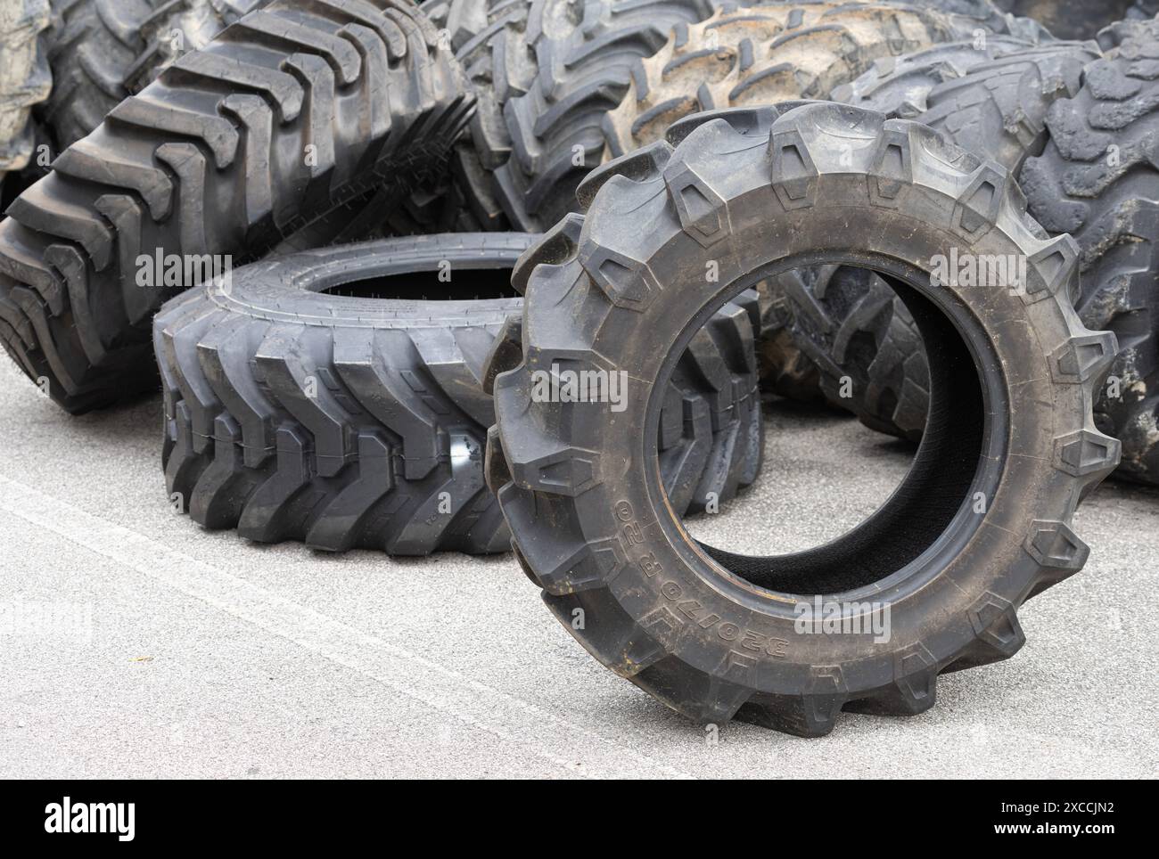 Vehicle alignment hi-res stock photography and images - Alamy