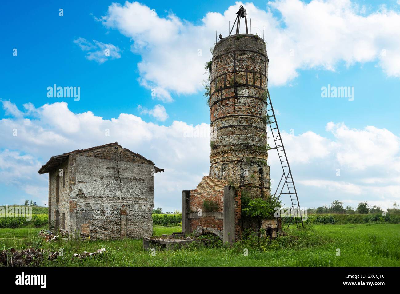 Chimney old abandoned industrial hi-res stock photography and images ...