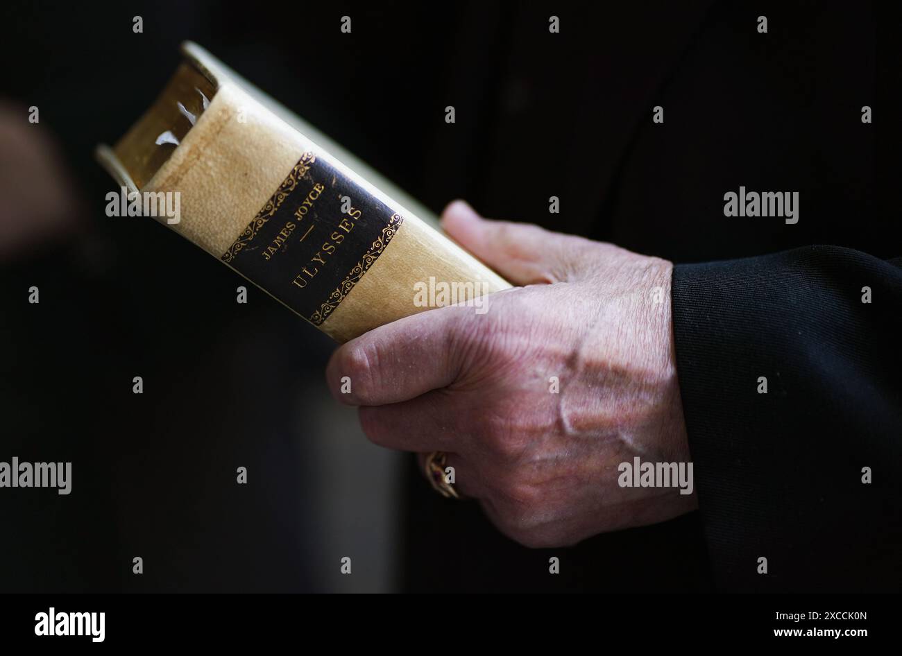 James Joyce lookalike John Shevlin holds a copy of Ulysses at the ...