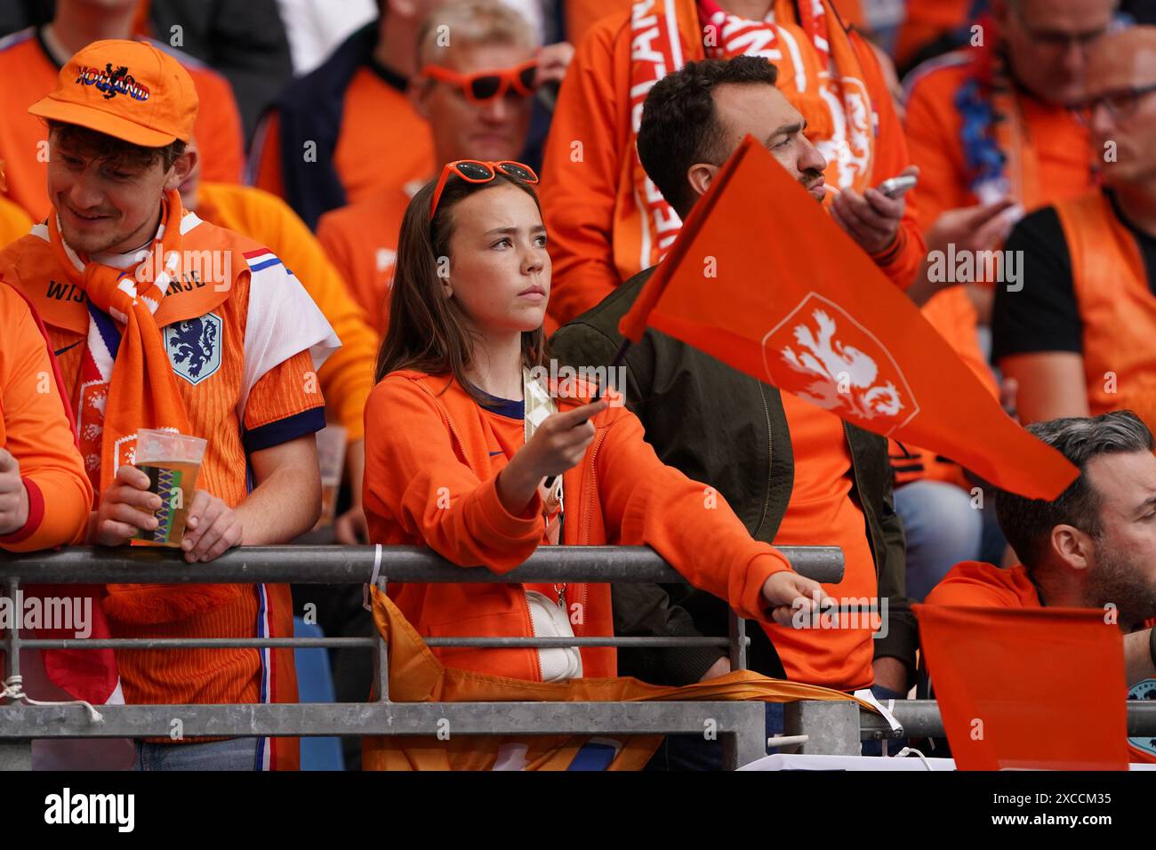HAMBURG, GERMANY - JUNE 16: fans of the Netherlands during the UEFA ...