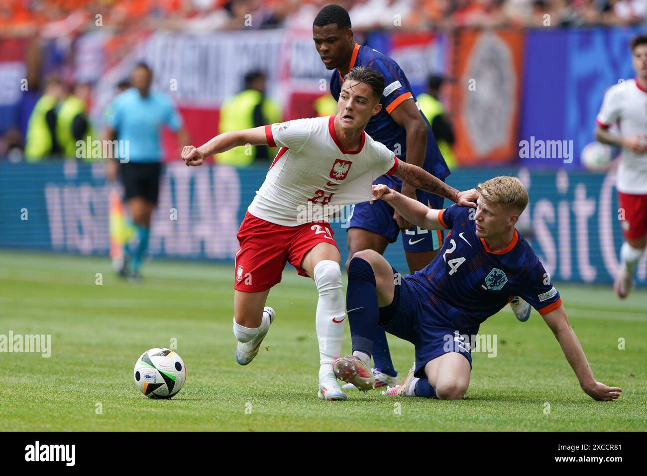 HAMBURG, GERMANY - JUNE 16: Bartosz Slisz of Poland battles for ...
