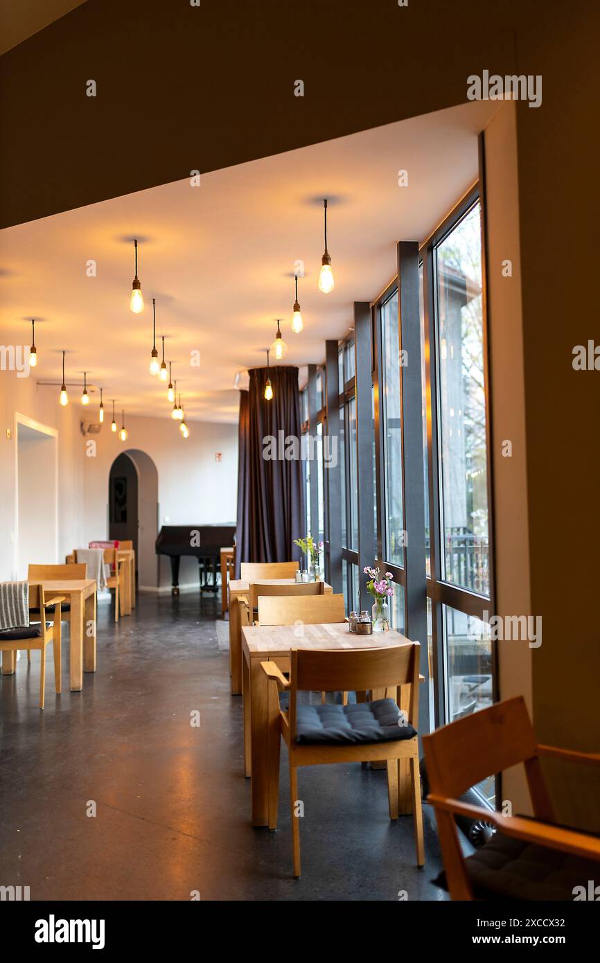 Vertical interior shot cafe hi-res stock photography and images - Alamy