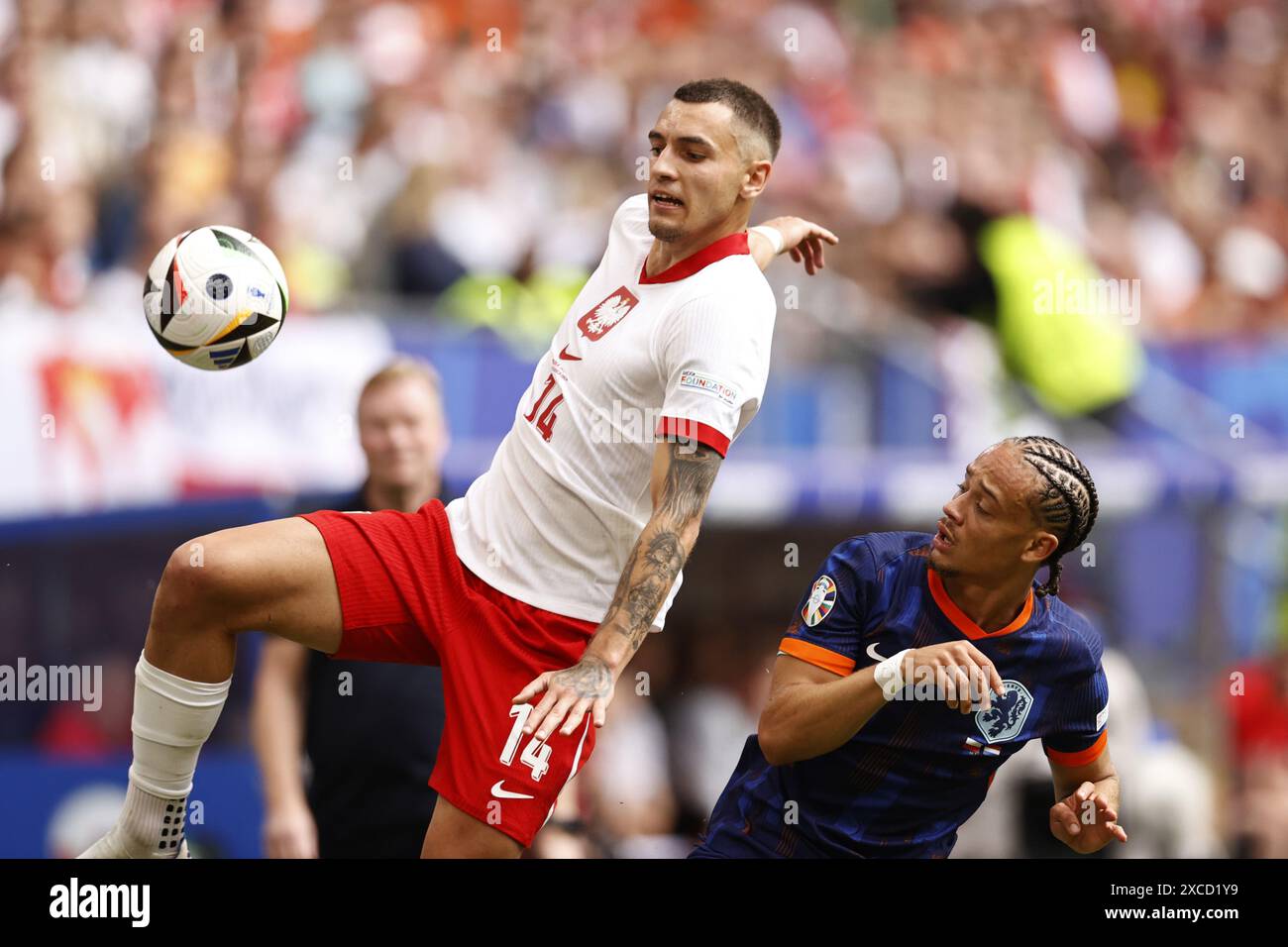 HAMBURG - (l-r) Jakub Kiwior of Poland, Xavi Simons of Holland during ...