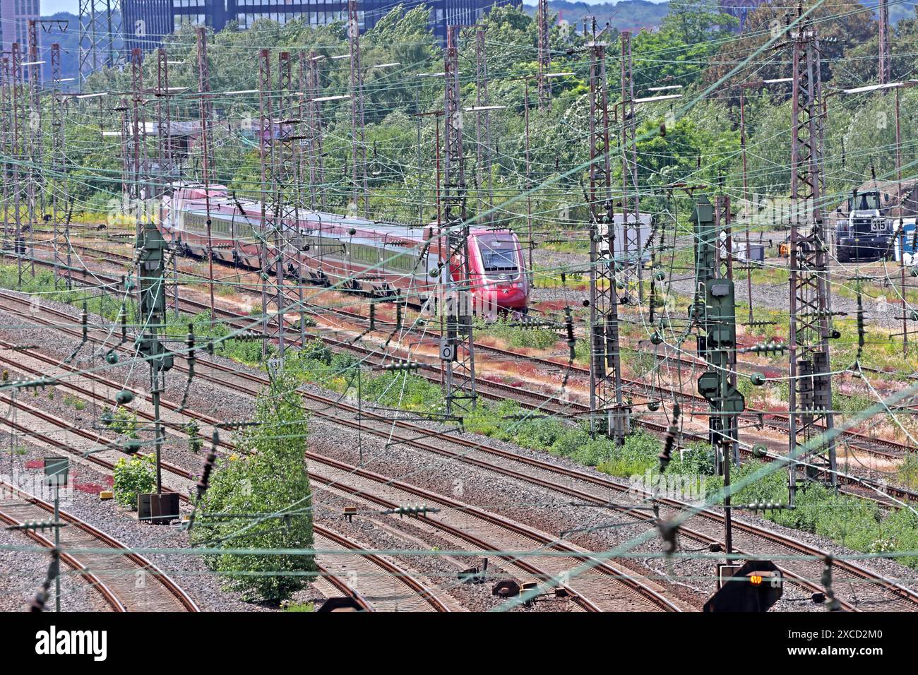 Verkehrsknotenpunkt Essen Das nördliche Gleisvorfeld vom Essener ...