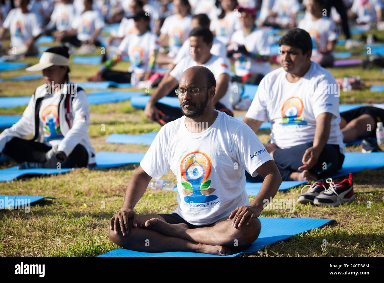 Bangkok, Bangkok, Thailand. 16th June, 2024. Yoga enthusiasts ...