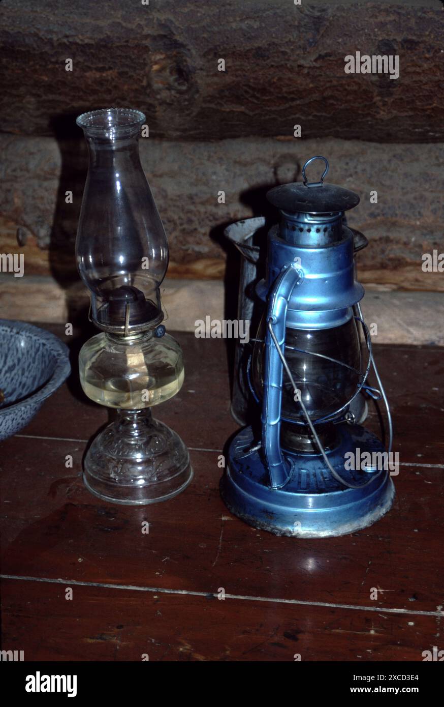 Vintage oil and kerosene lanterns Stock Photo - Alamy