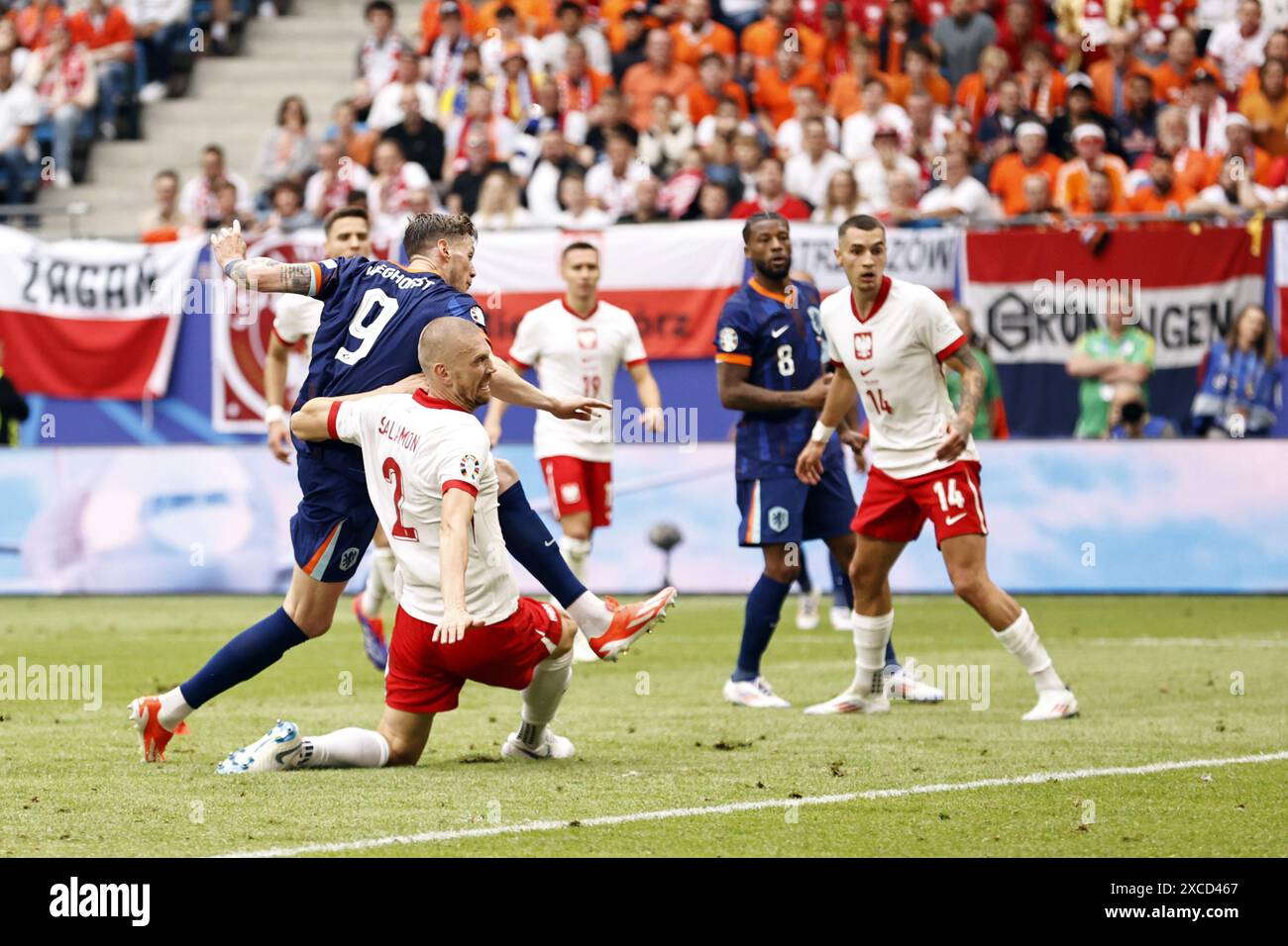 HAMBURG - Wout Weghorst of Holland scores the 1-2 during the UEFA EURO ...