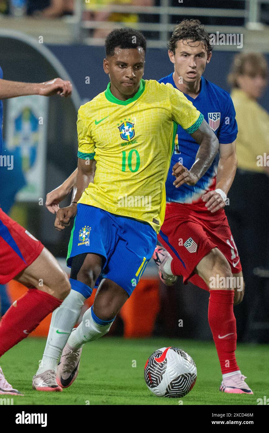 Brazil National Team forward Rodrygo (10) dribbles past a United States ...