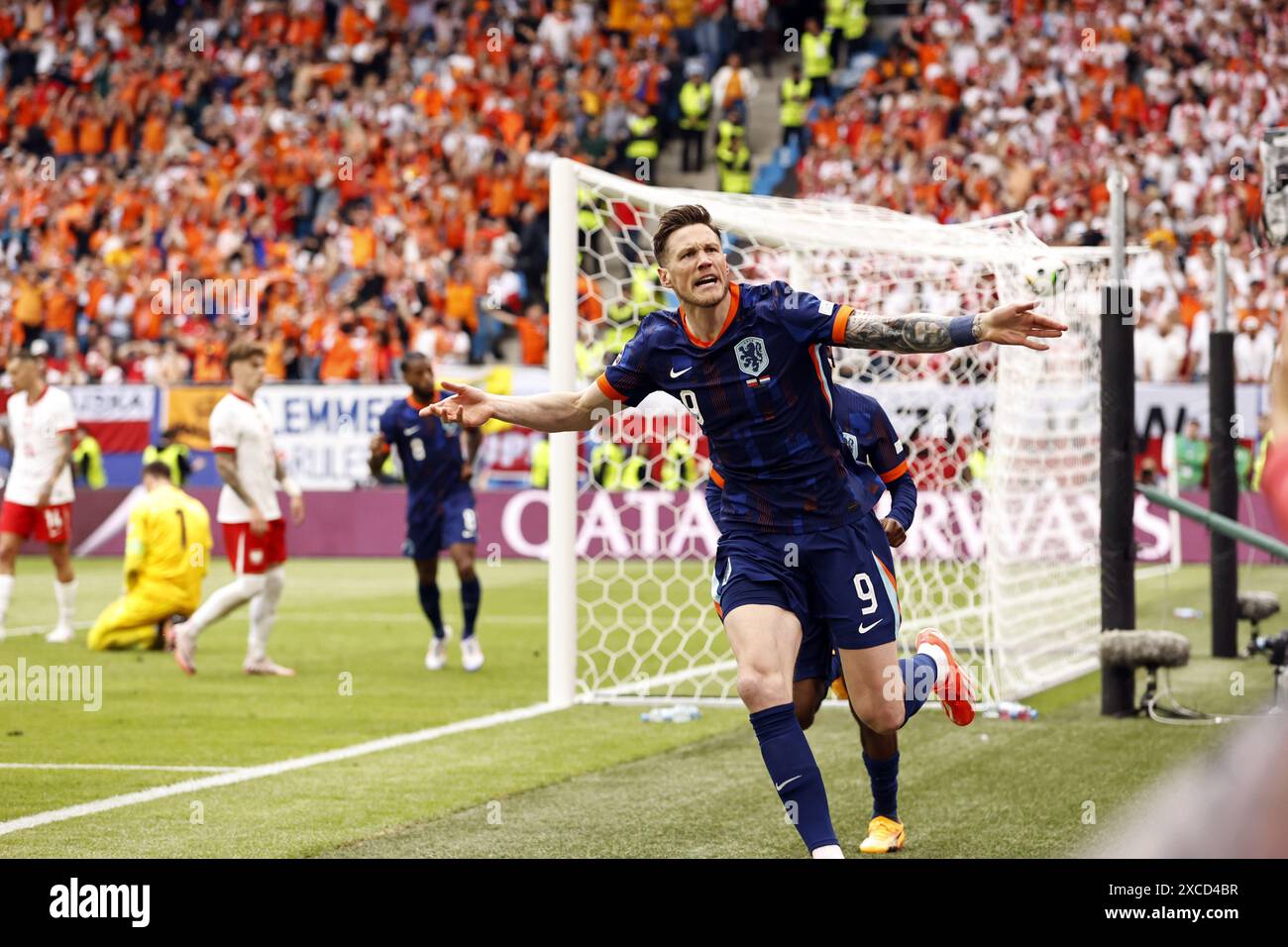 HAMBURG - Wout Weghorst of Holland scores the 1-2 during the UEFA EURO ...