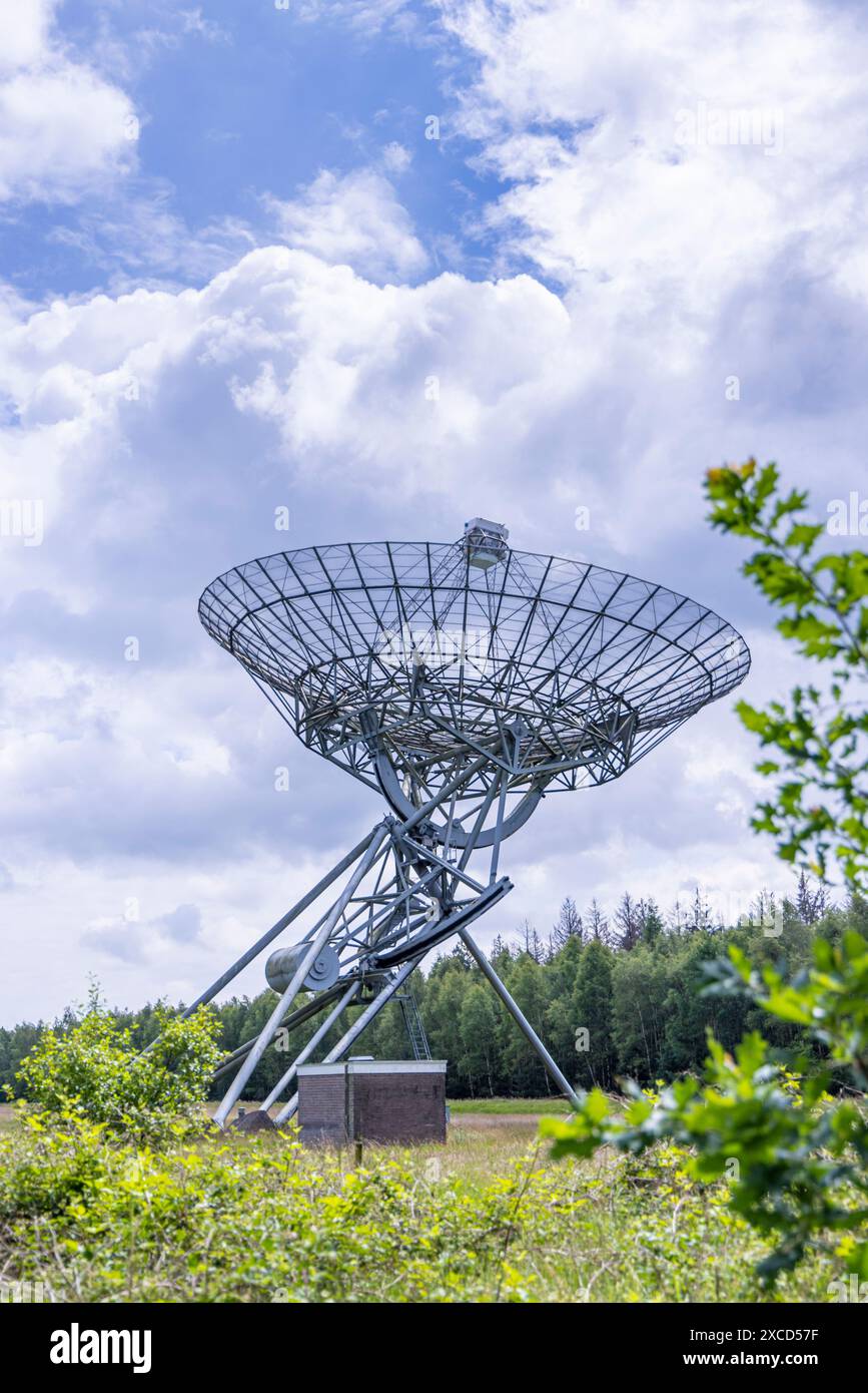 Westerbork synthese radio telescope hi-res stock photography and images ...