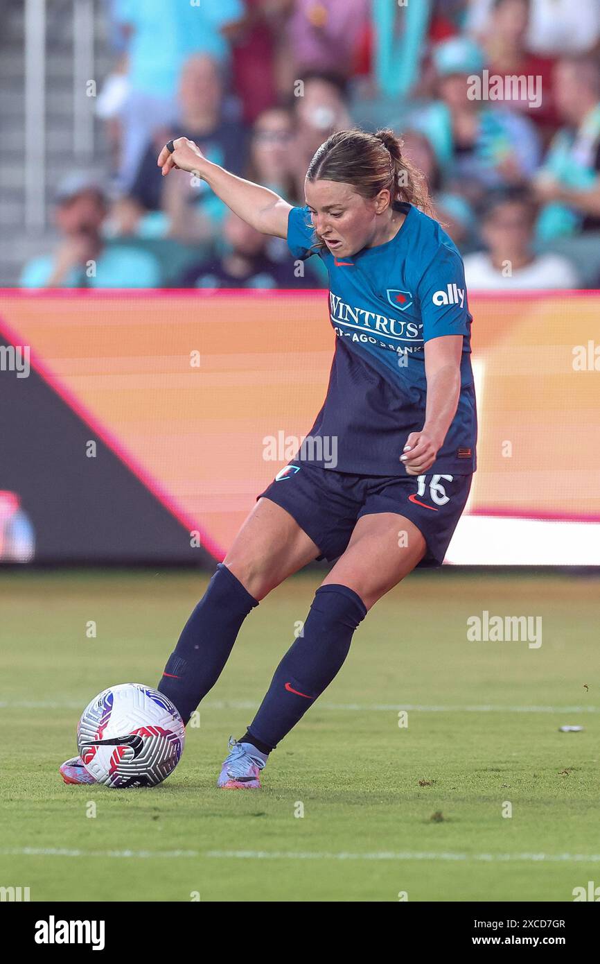 Kansas City, MO, USA. 14th June, 2024. Chicago Red Stars forward Sarah ...