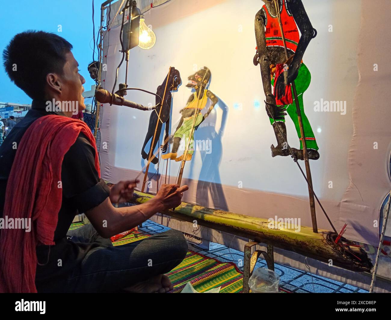 Nang yai puppets shadow theater hi-res stock photography and images - Alamy