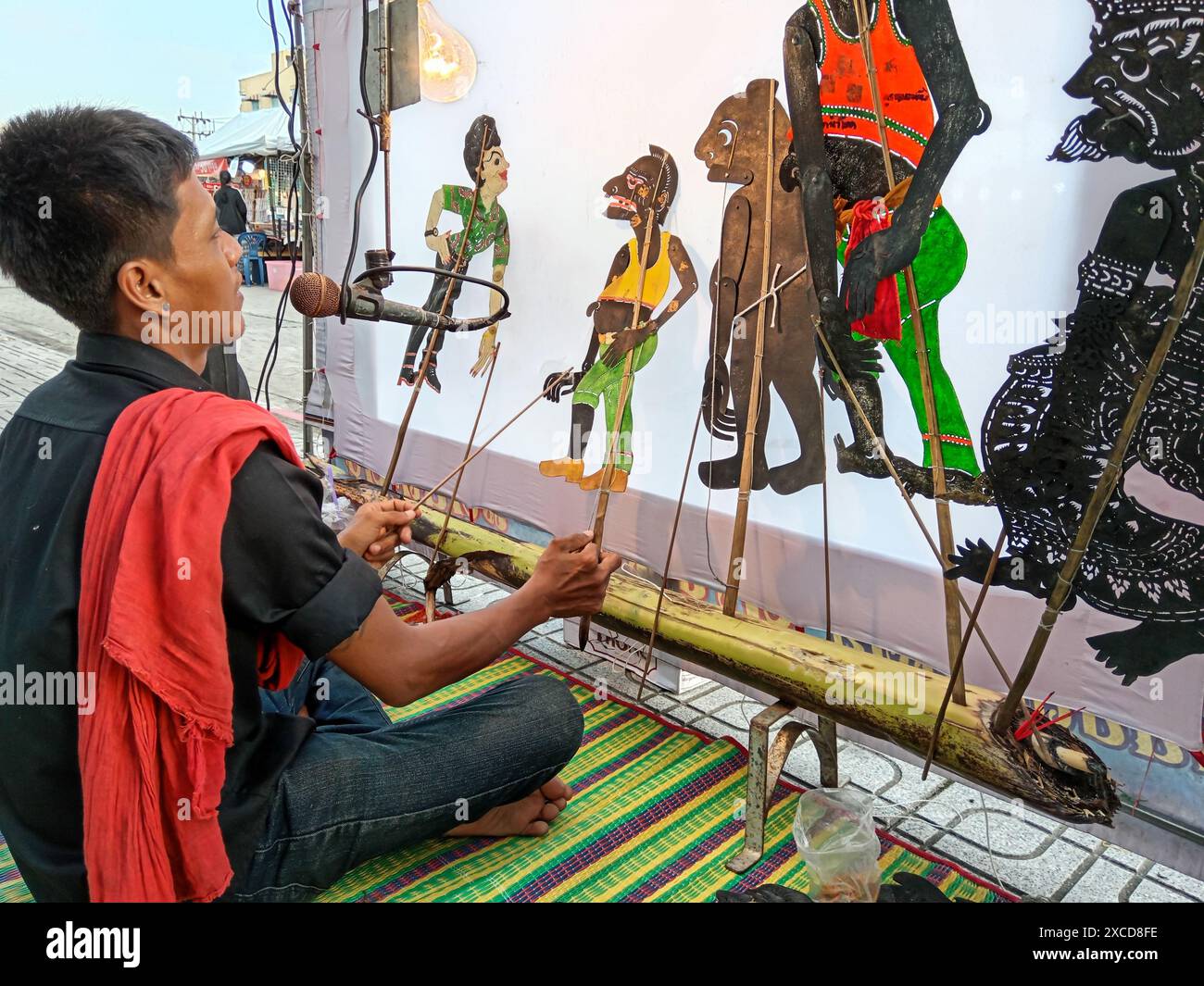 Songkhla, Thailand - December 30, 2023: A traditional Thai artist ...