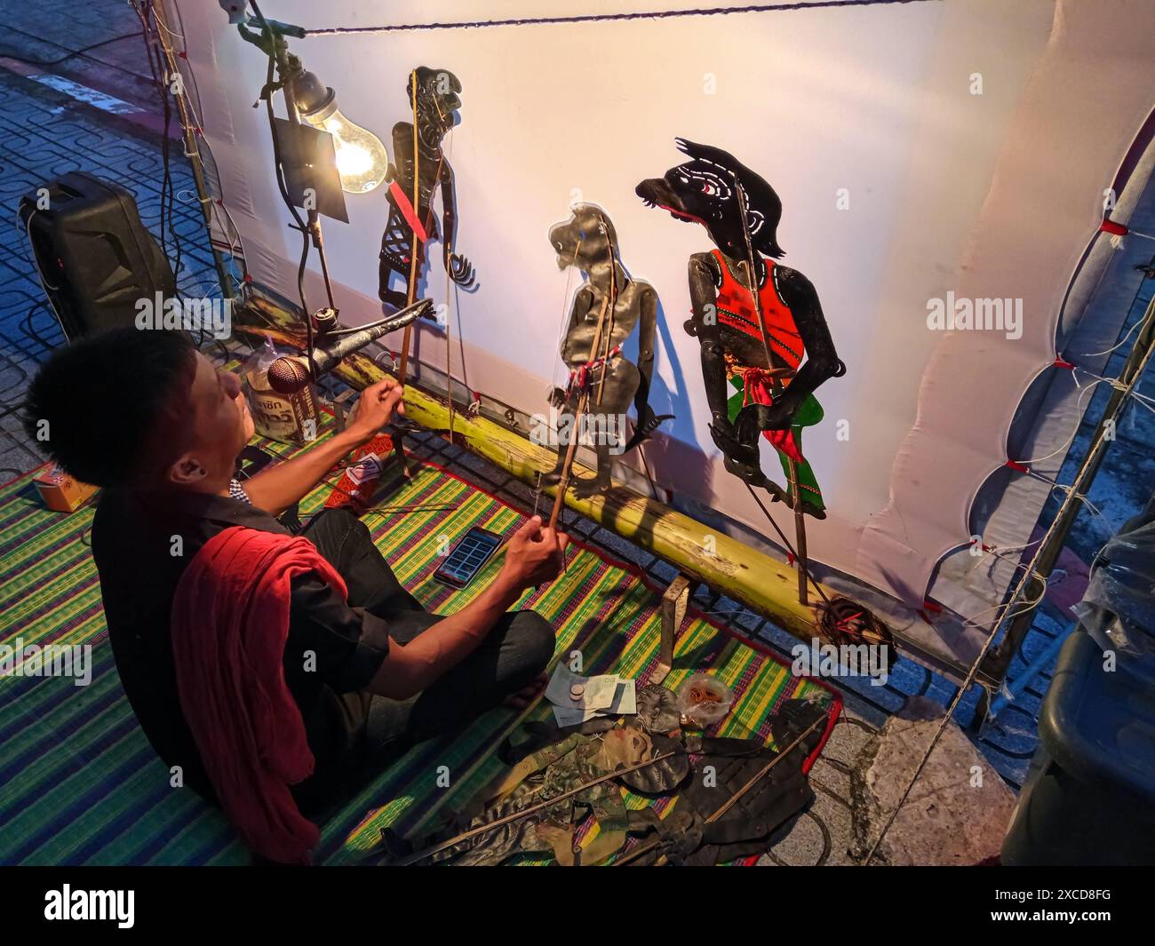 Songkhla, Thailand - December 30, 2023: A traditional Thai artist ...