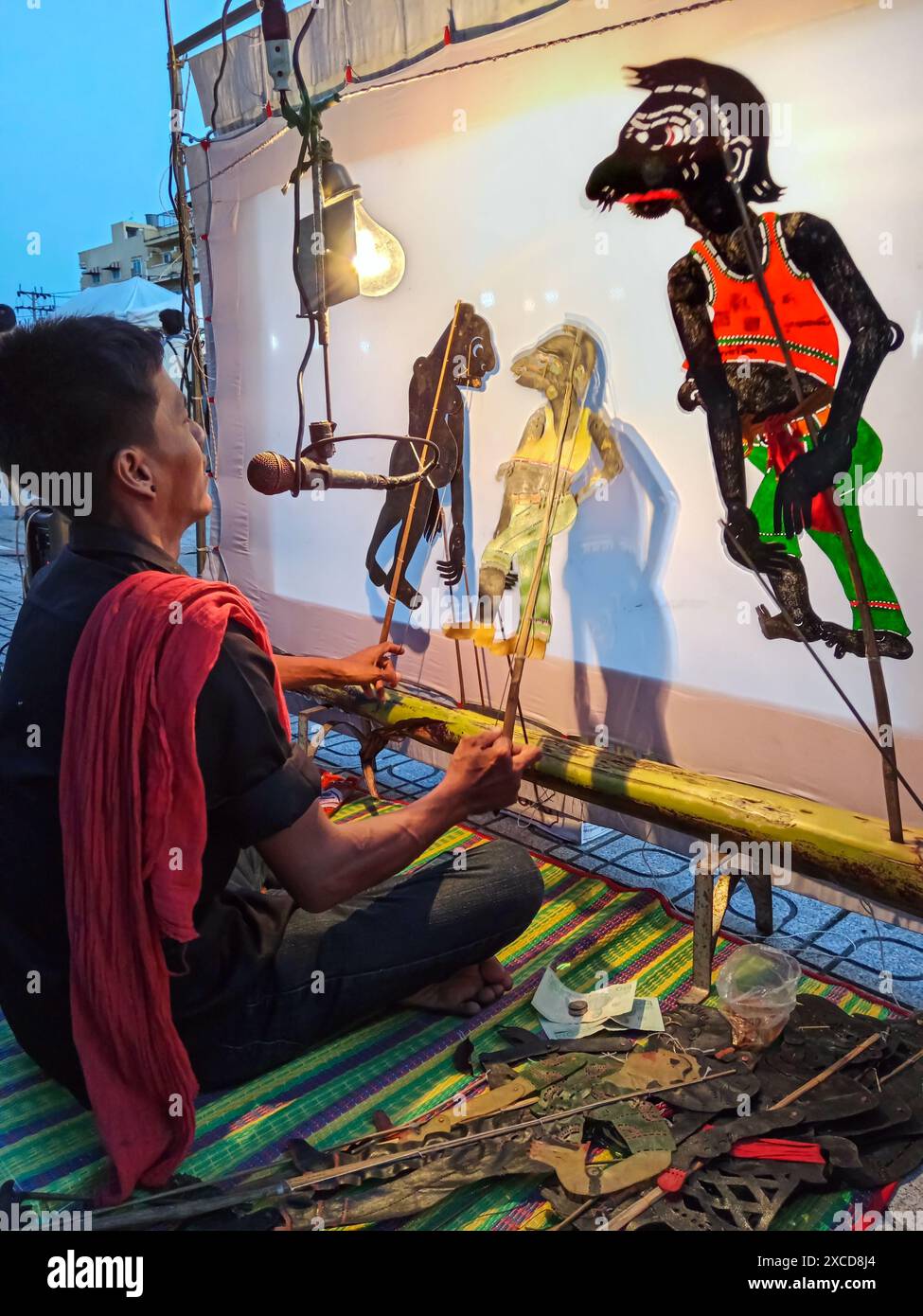 Songkhla, Thailand - December 30, 2023: A traditional Thai artist ...