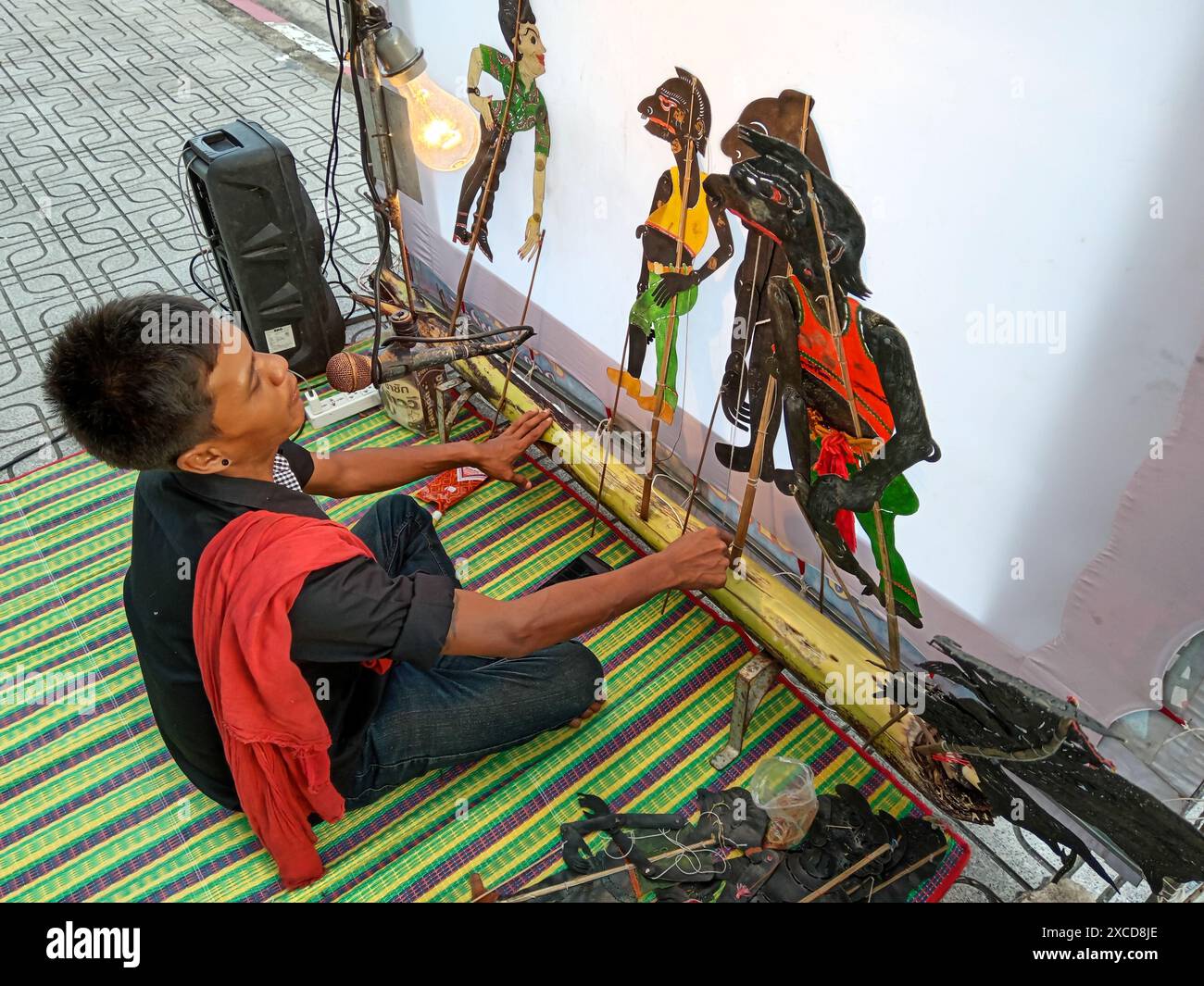 Songkhla, Thailand - December 30, 2023: A traditional Thai artist ...