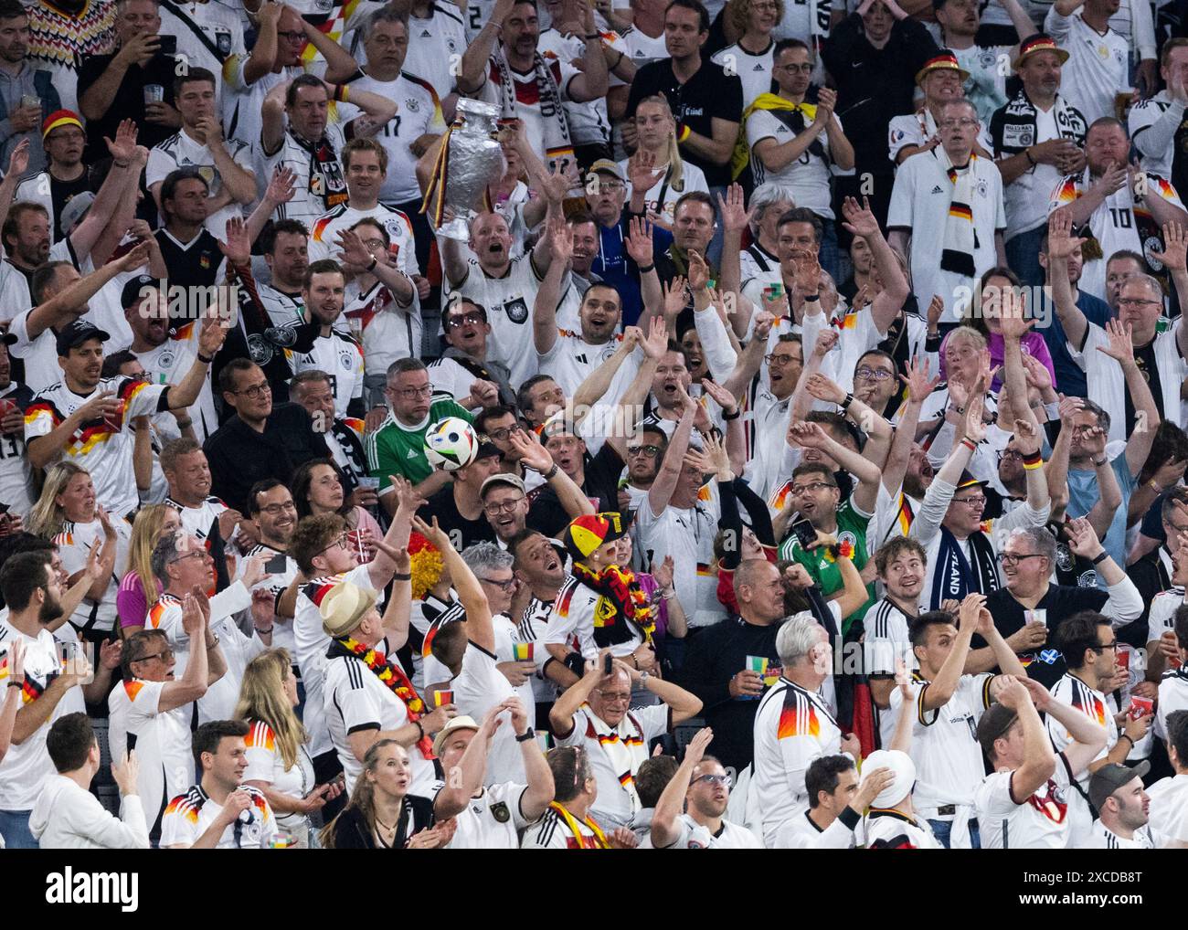 Muenchen, Allianz Arena, 19.09.2021: Spectators of germany have fun ...