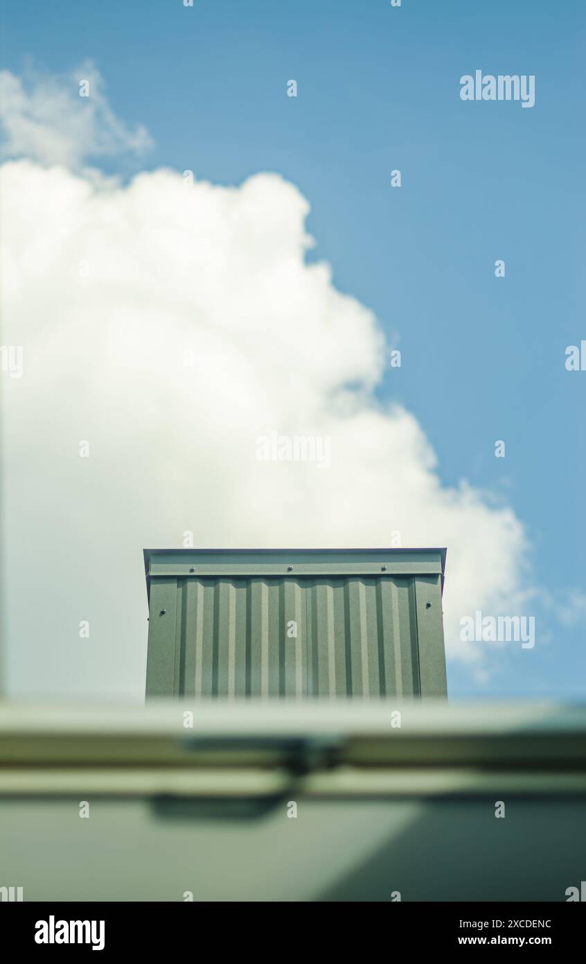 High pitch roof hi-res stock photography and images - Alamy