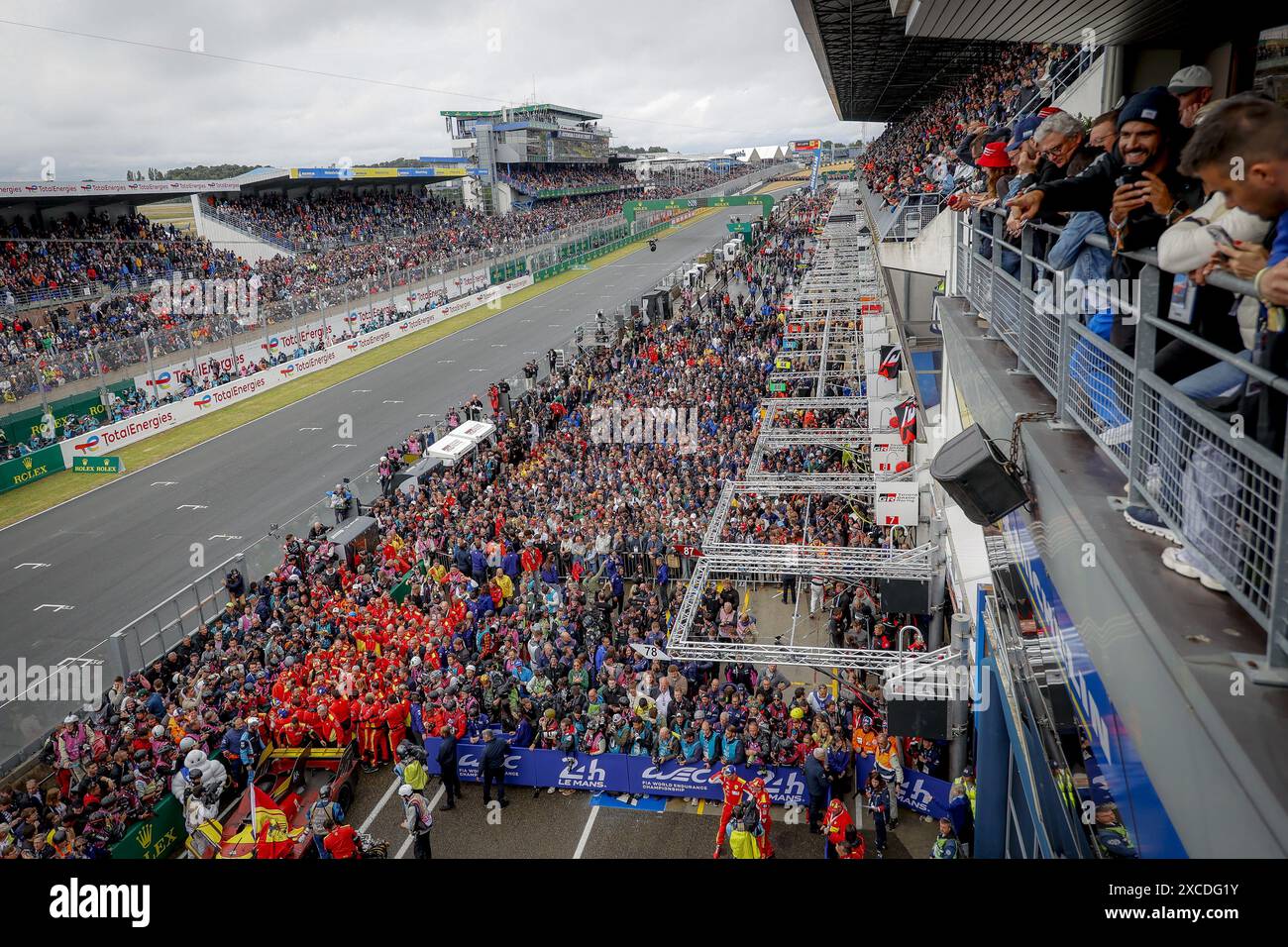finish line, arrivee, podium, portrait ambiance pitlane, 50 FUOCO ...