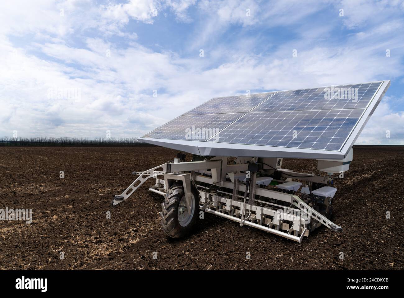 Autonomous agricultural machine uses solar energy Stock Photo - Alamy