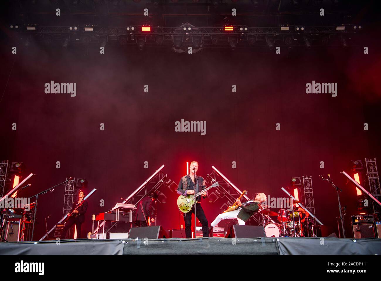 Queens of the stone age drummer hi-res stock photography and images - Alamy