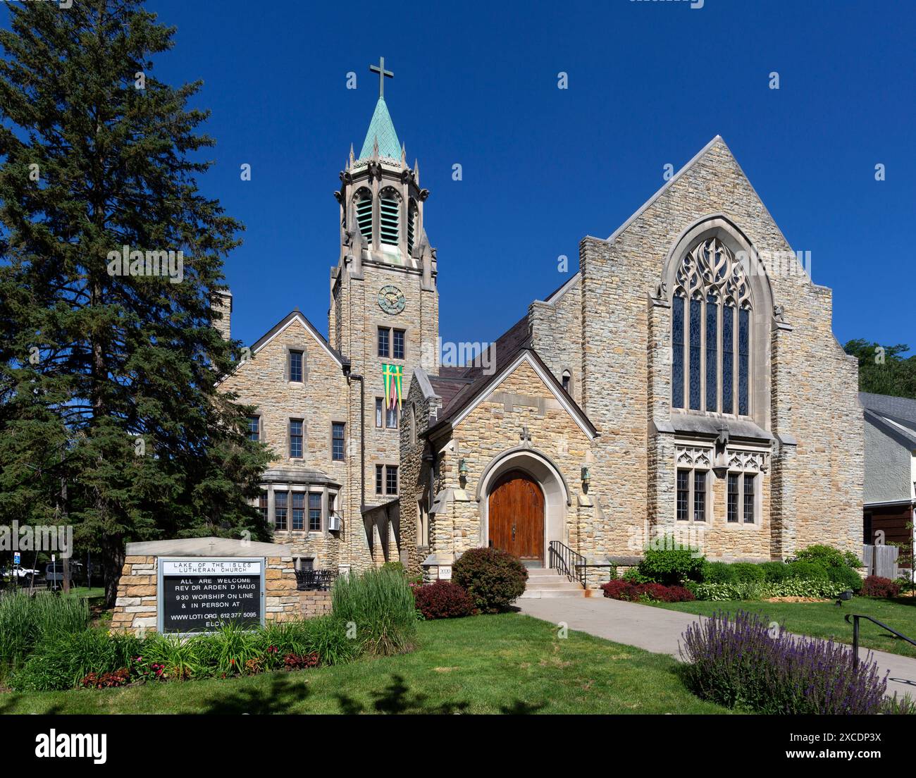 The 1925 Lake of the Isles Lutheran Church designed by the Minneapolis ...