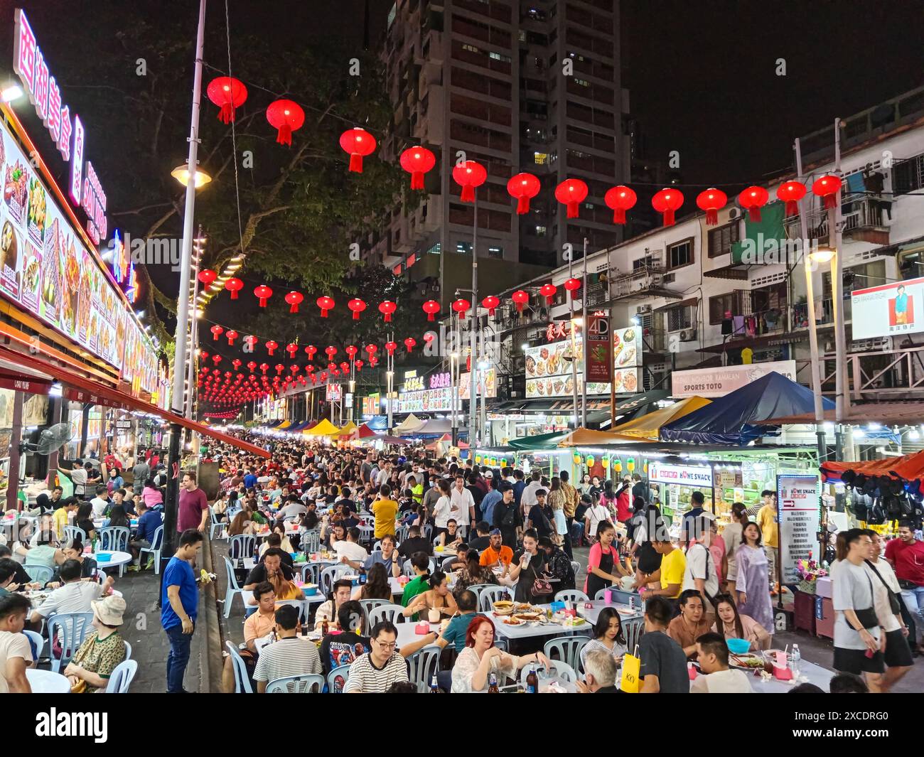 Crowded outdoor food stall area hi-res stock photography and images - Alamy