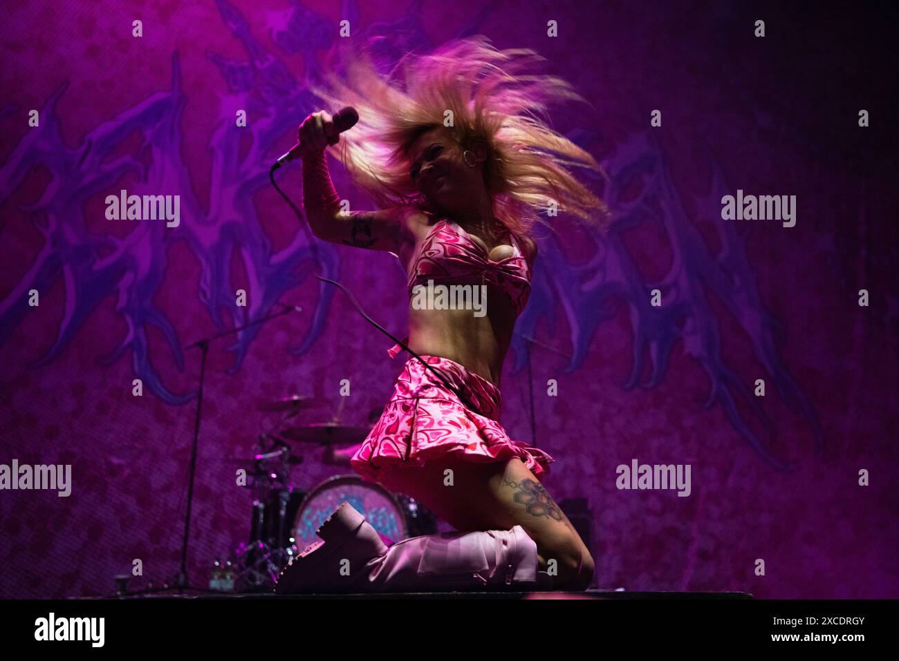 American alternative rock singer, Hannah Rose Collins aka Scene Queen ...