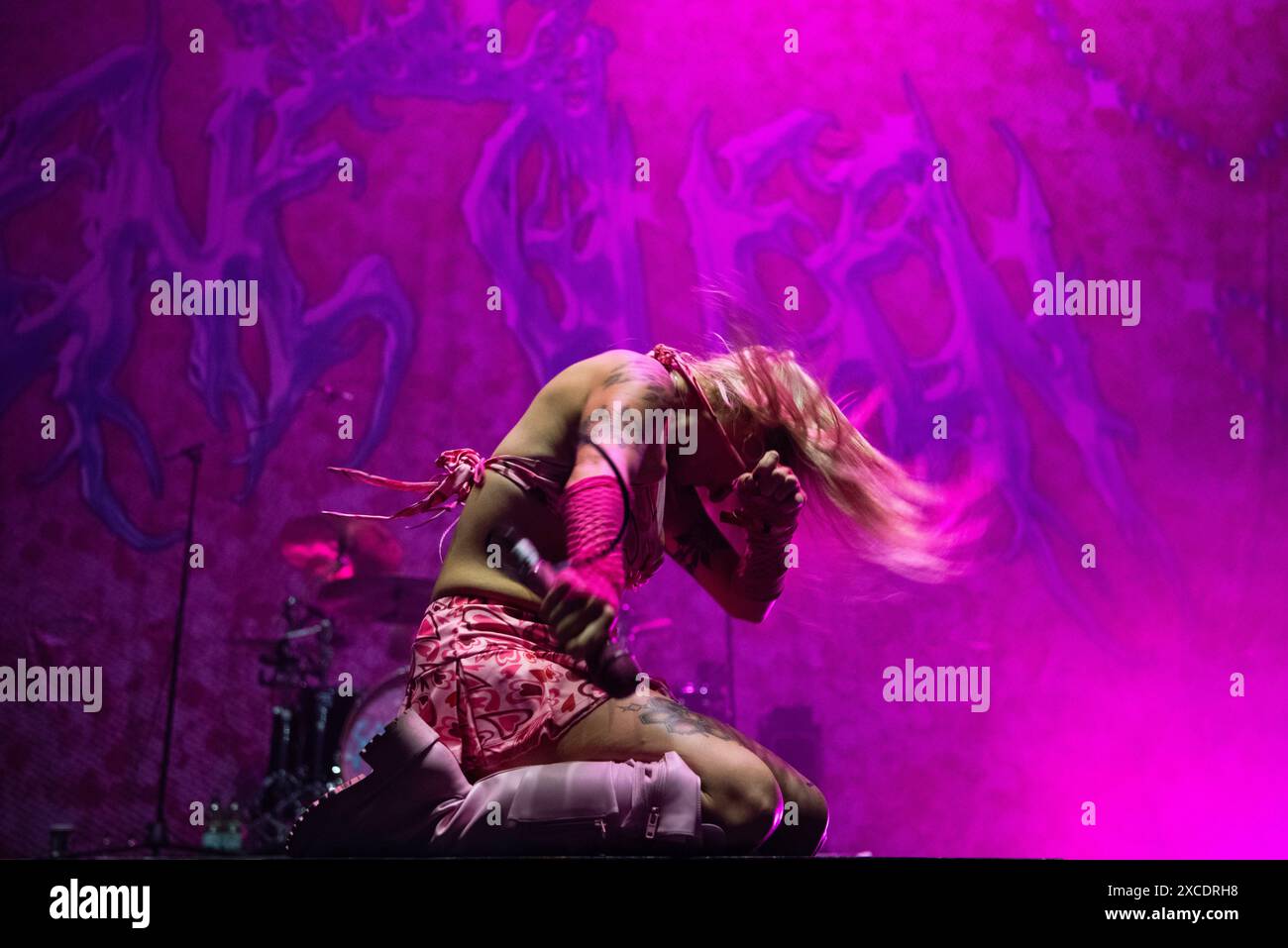 American alternative rock singer, Hannah Rose Collins aka Scene Queen ...