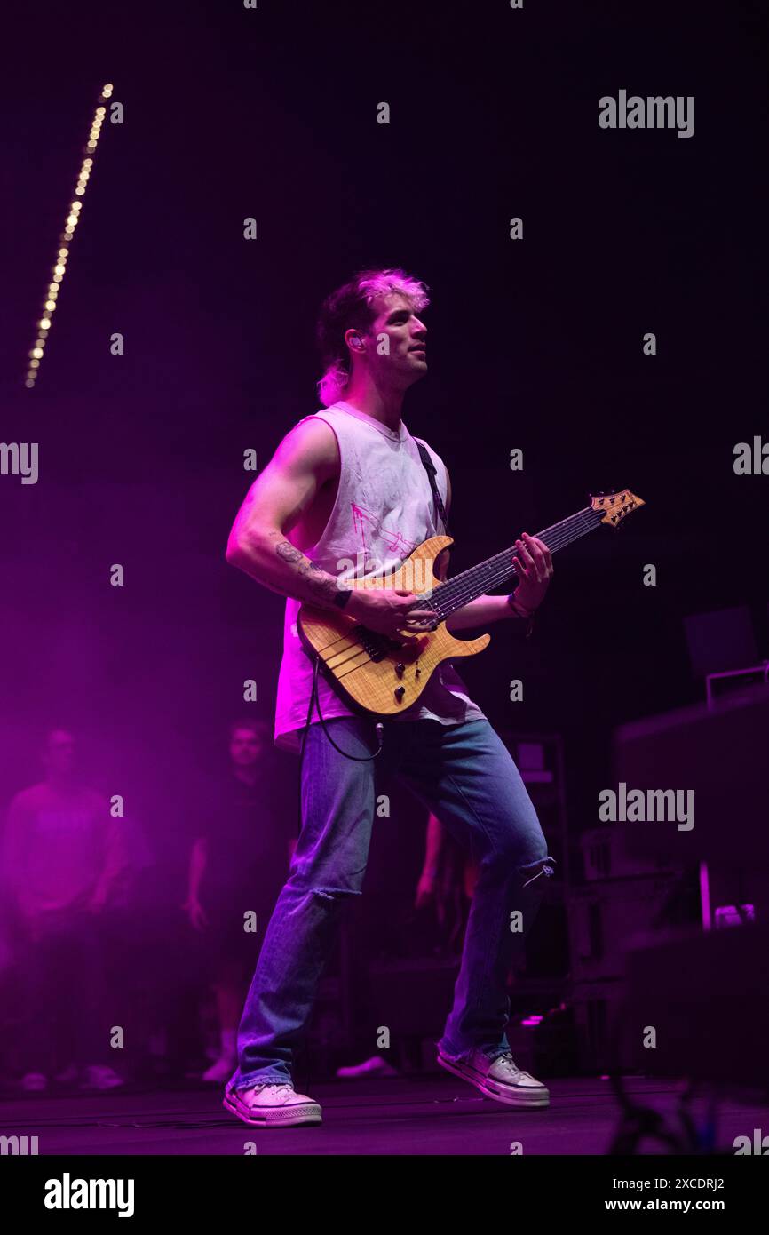 American alternative rock singer, Hannah Rose Collins aka Scene Queen ...