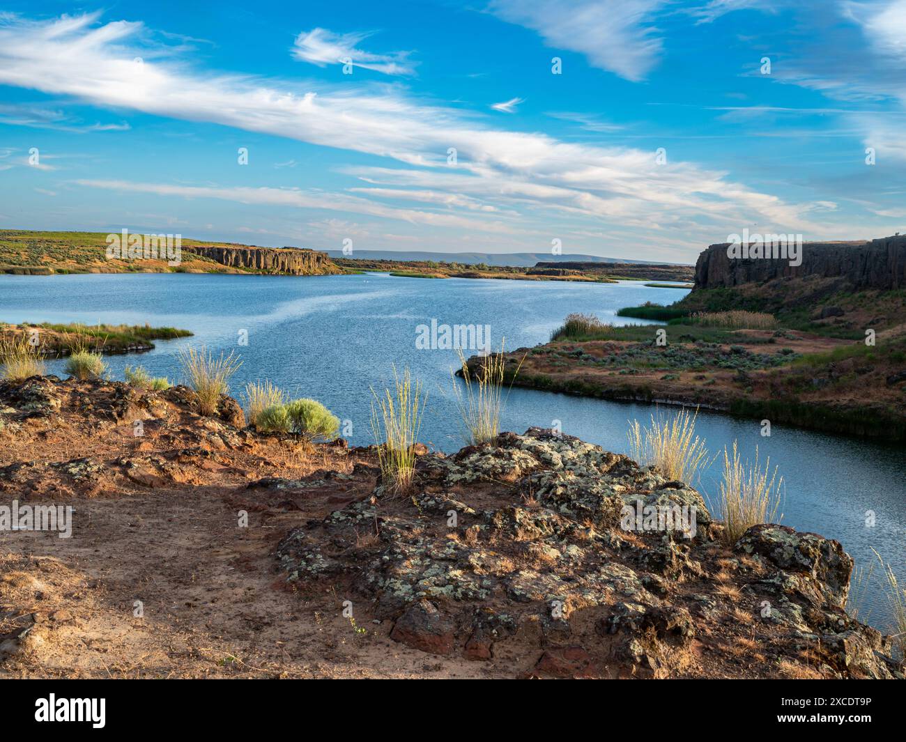 WA25418-00...WASHINGTON - Canal Lake surrounded by buttes composed of ...