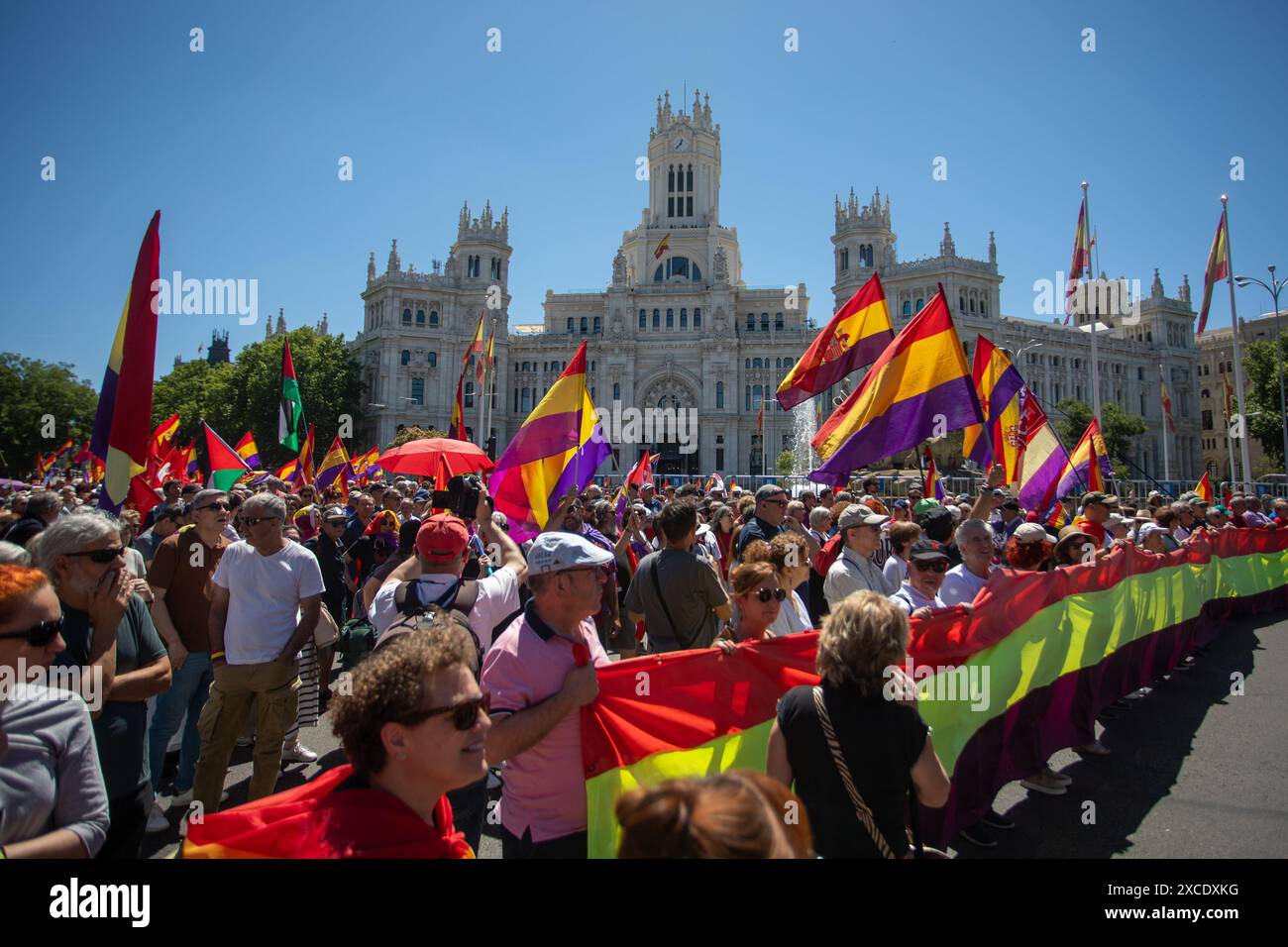 Madrid, Spain. 16th June, 2024. A group of protesters hold republican ...
