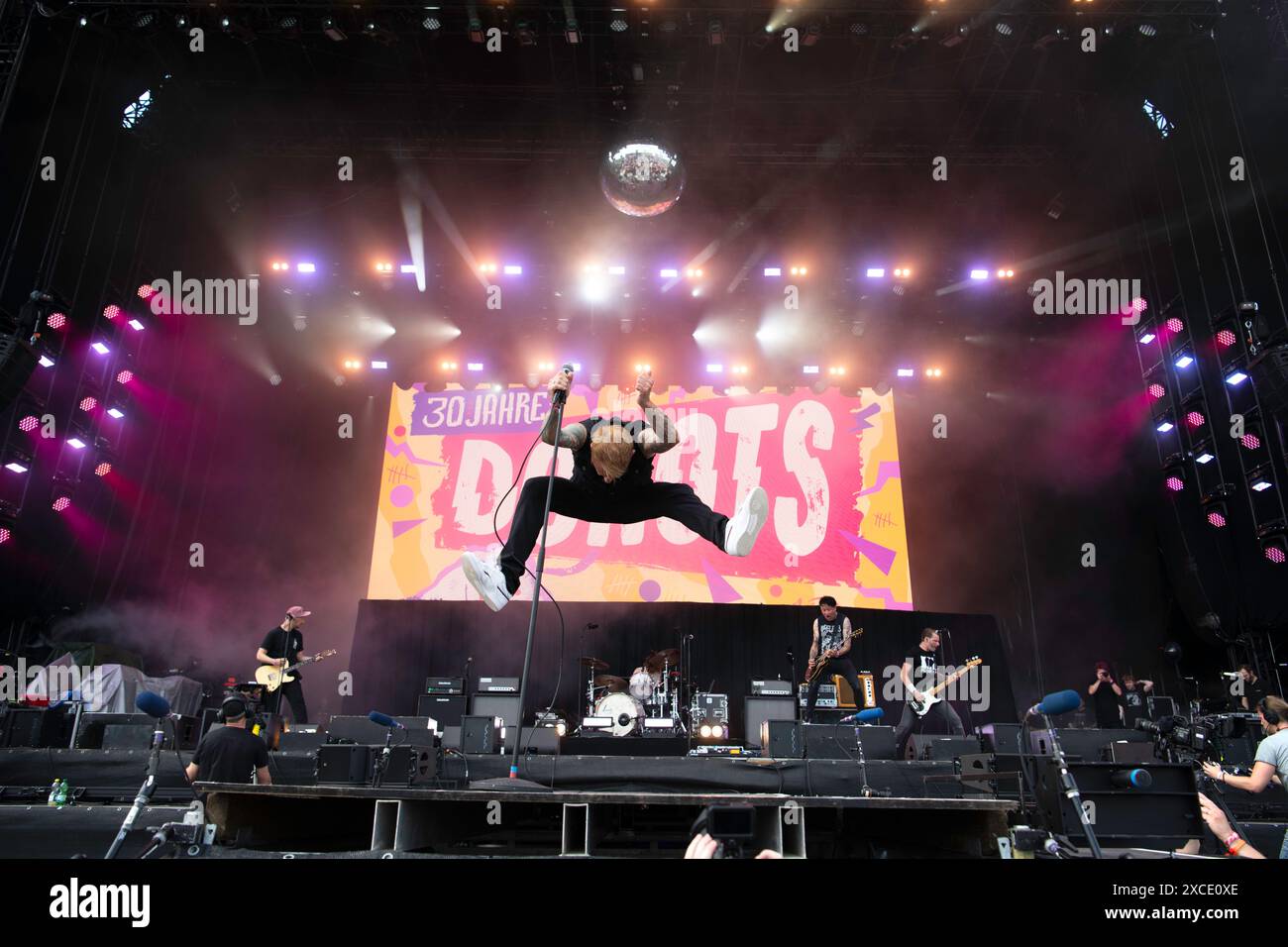 Donots jump hi-res stock photography and images - Alamy